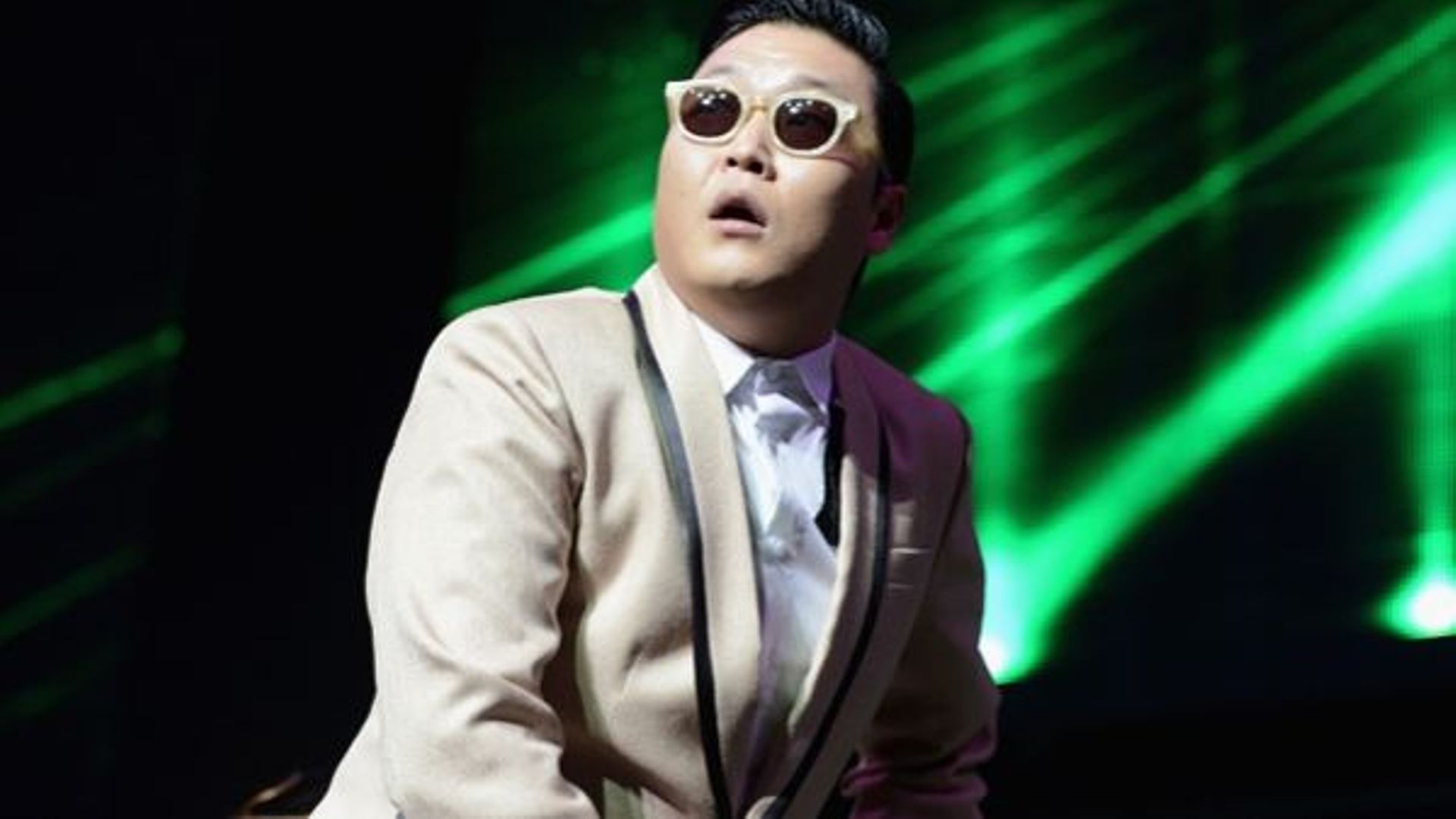 Pour info: le nouveau PSY est à écouter ici