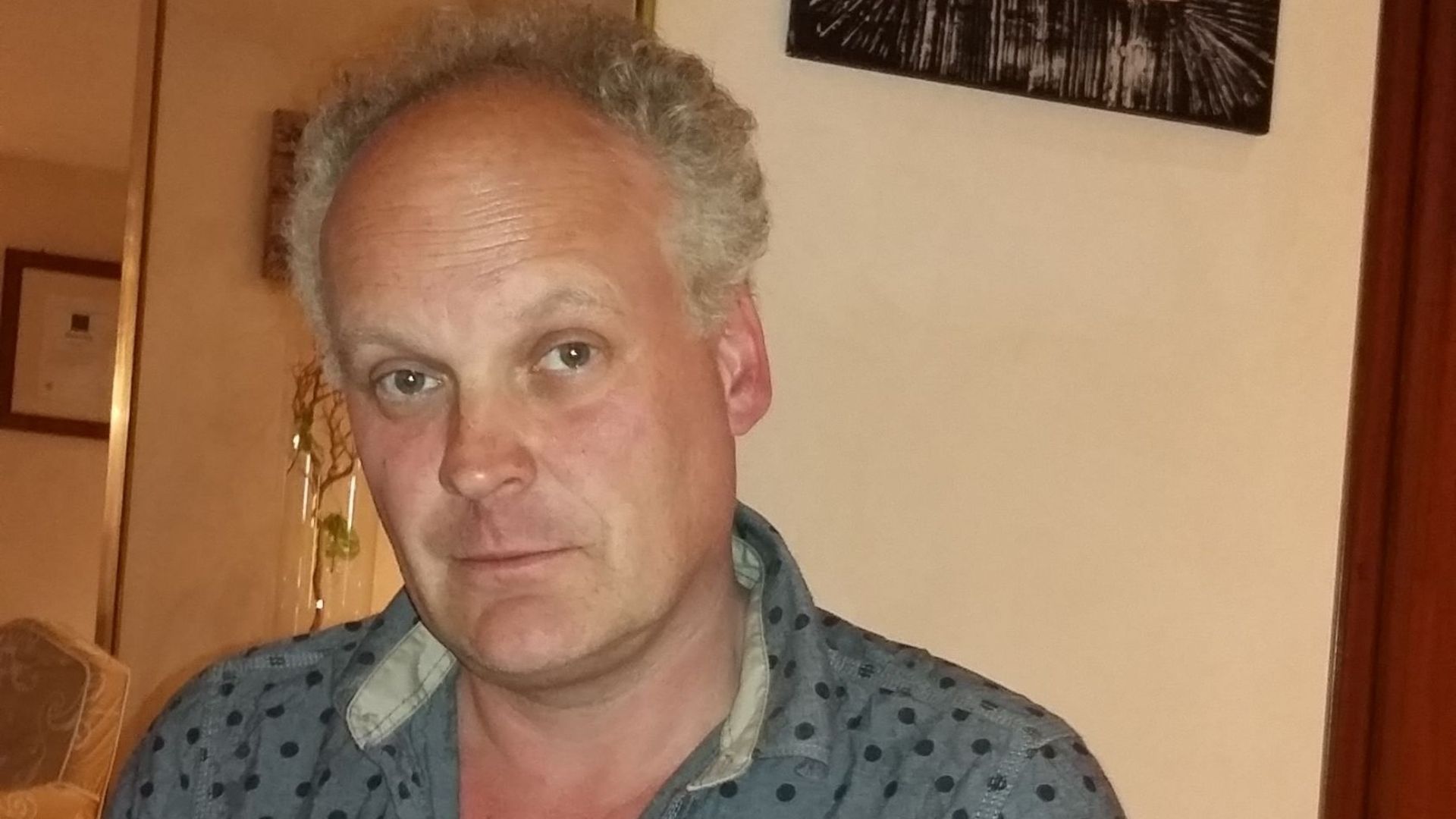 'Vide-grenier', le nouveau roman de Patrick McGuinness nous emmène à Bouillon - RTBF Actus