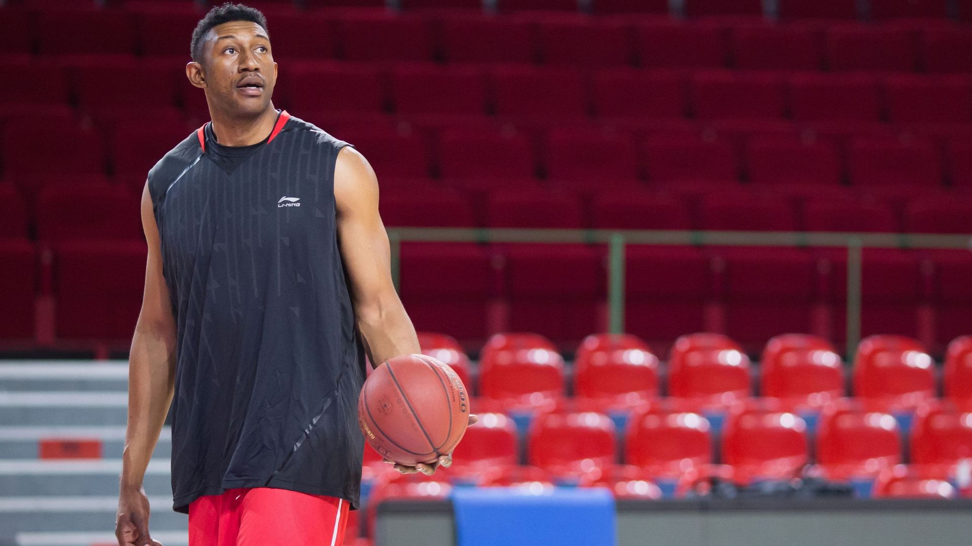 Mbenga non conservé par les Knicks - RTBF Actus