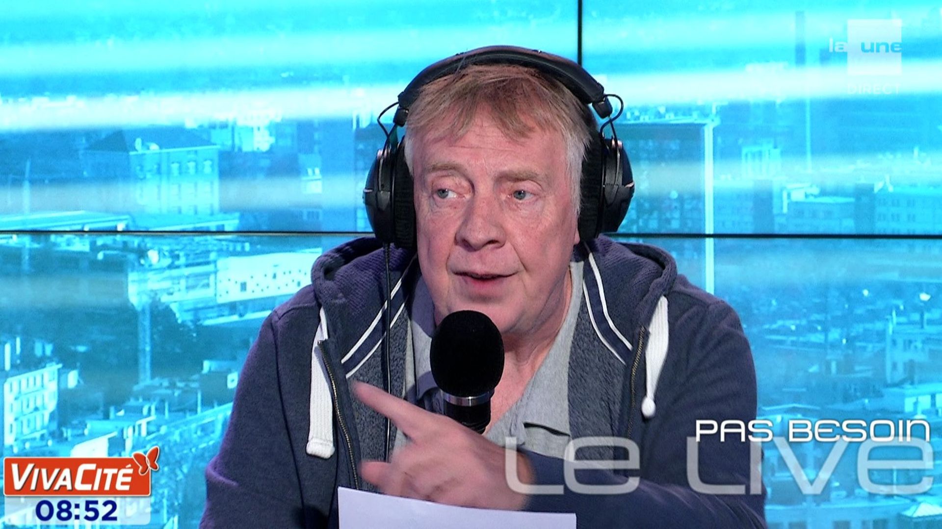 Dans son one-man-show, le comédien et musicien Jean-François Breuer ...