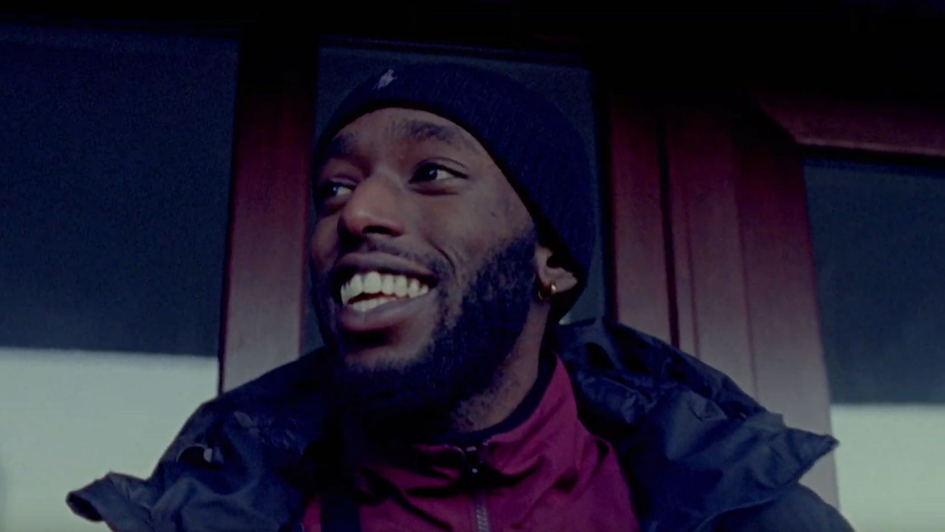 Bakari rêve d'un 'Ailleurs' : son nouveau clip avec Isha - RTBF Actus