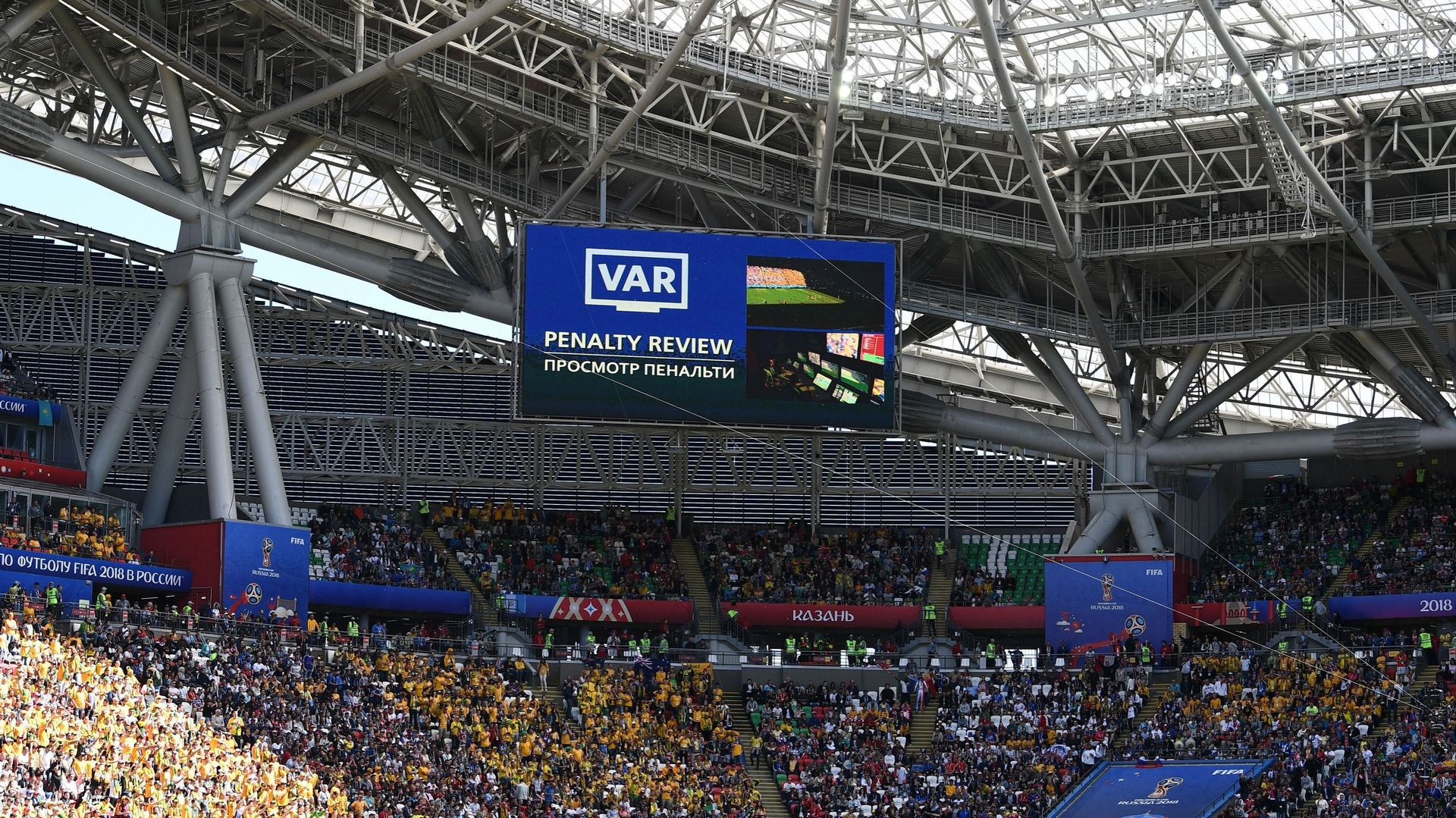 Première utilisation du VAR en Coupe du Monde, un penalty pour la ...