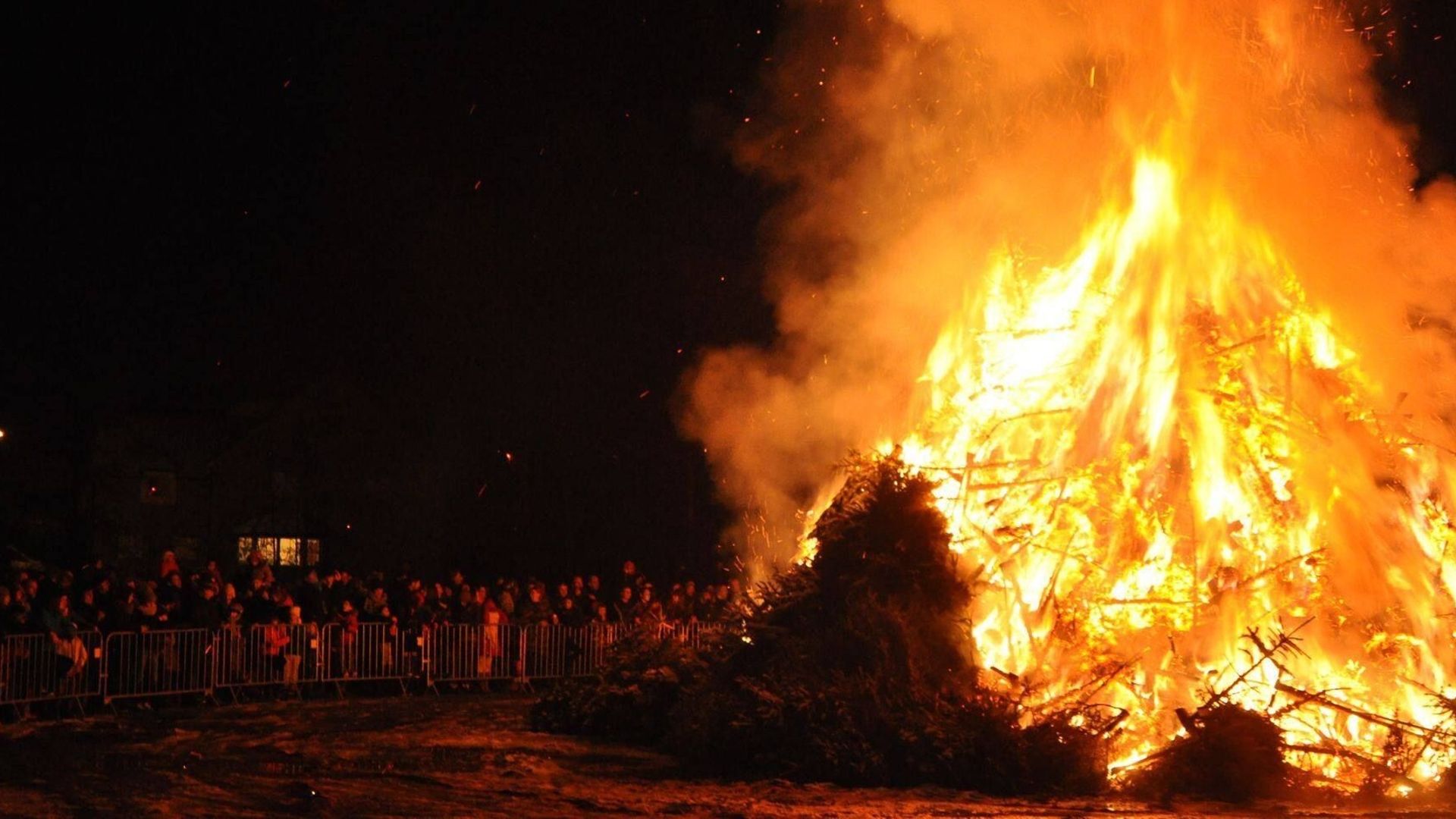 De grands feux pour sonner la fin de l’hiver - RTBF Actus