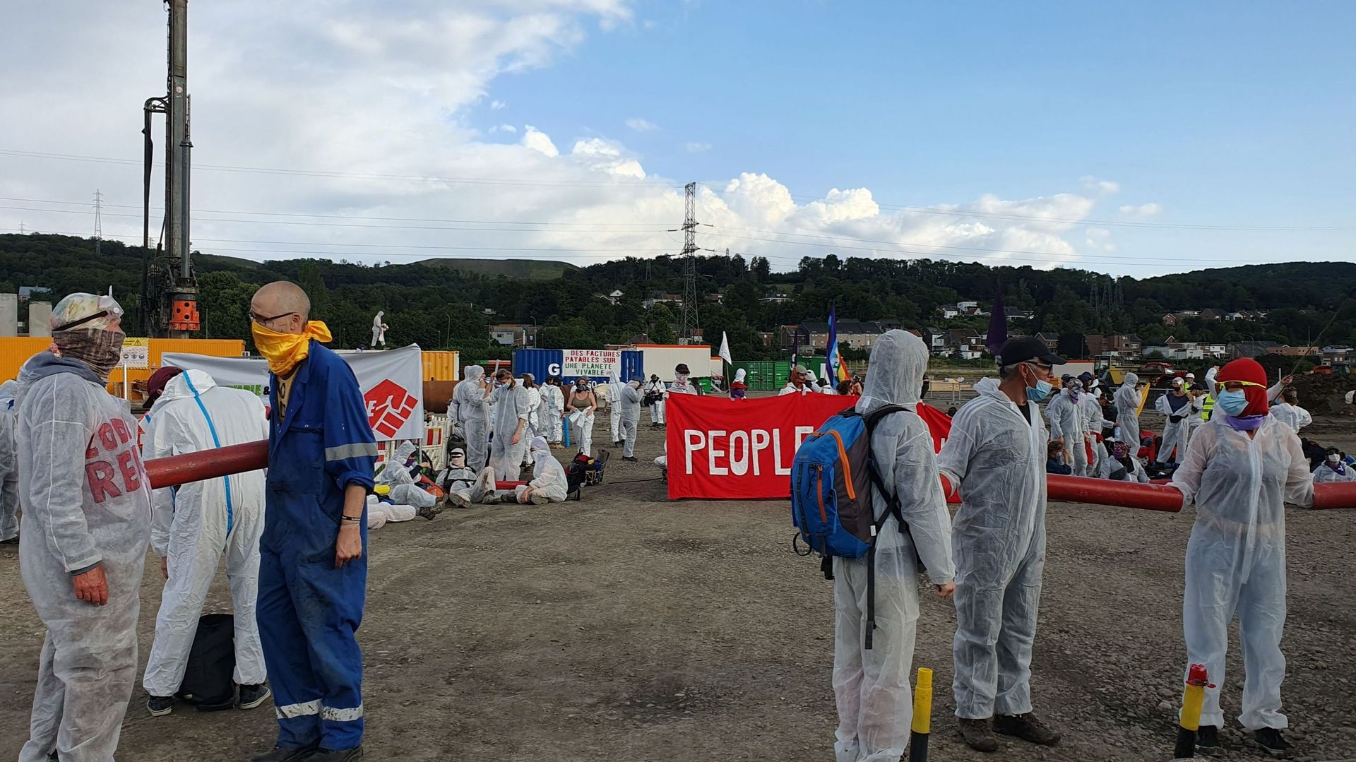 Les activistes de Code Rouge ont mené des actions dans les aéroports de ...