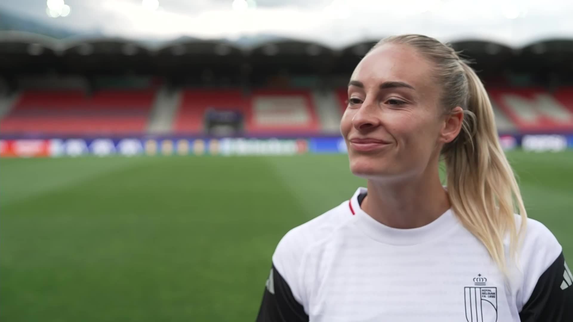 Red Flames : Lisa Lichtfus ou Nicky Evrard, quelle gardienne dans les ...