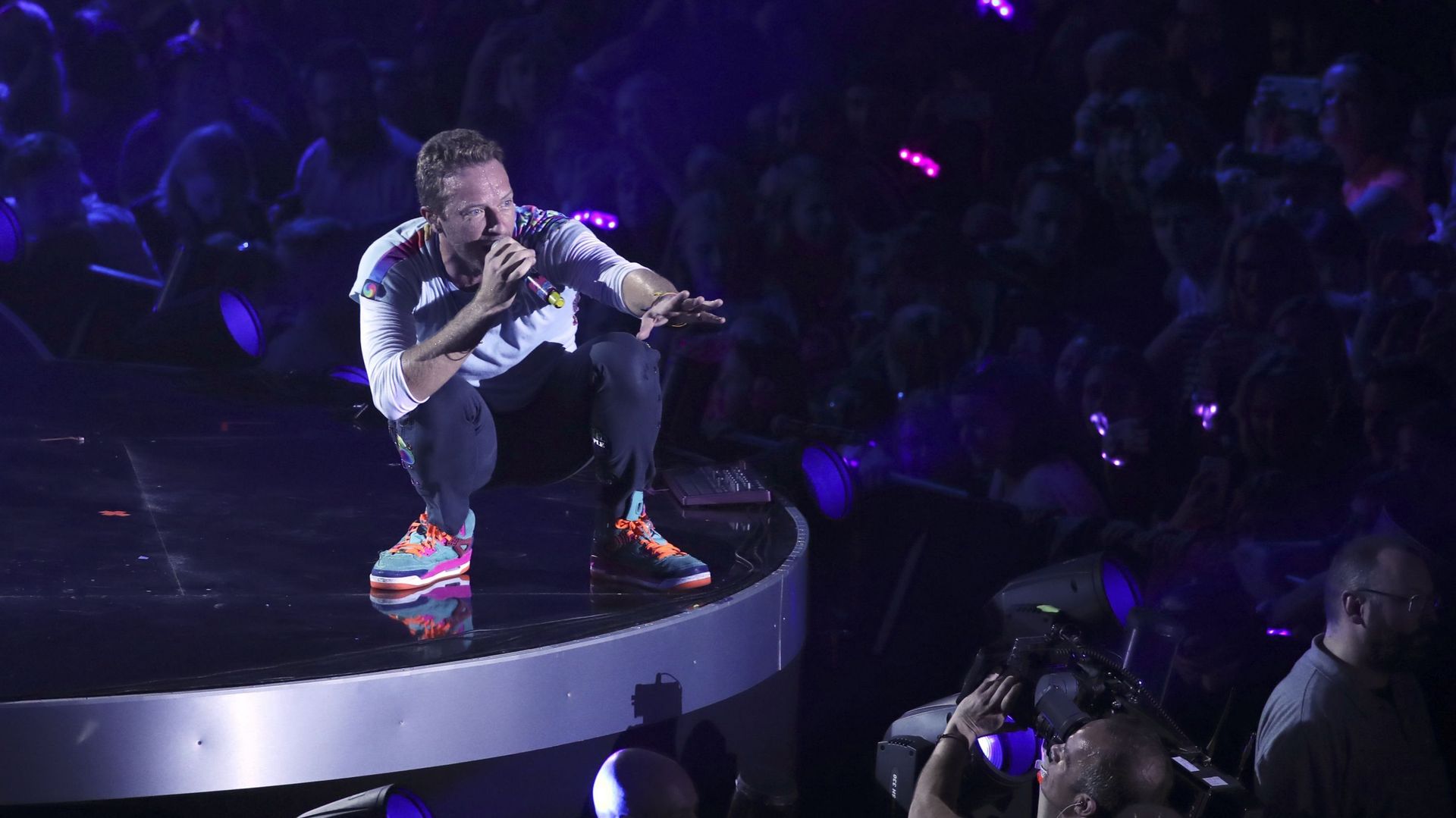 Coldplay diffuse 'Aliens', sa nouvelle chanson en soutien aux migrants ...