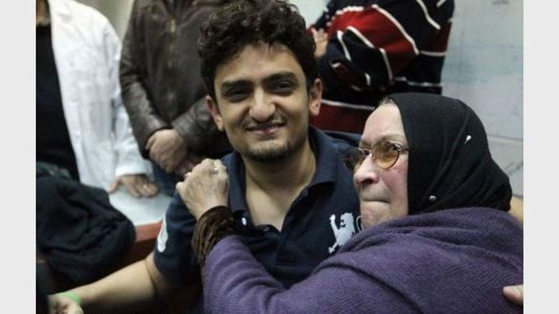 Egypte: Wael Ghonim accueilli en héros à Tahrir après 12 jours de ...