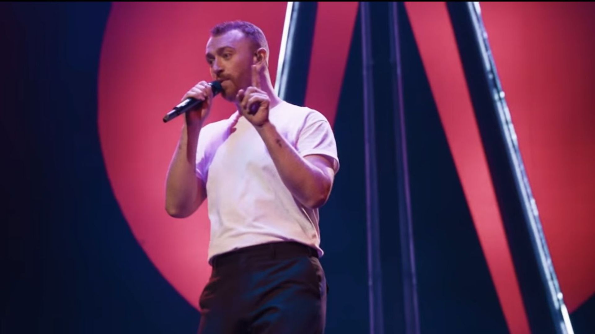 Sam Smith très heureux d'être n°1 en Grande-Bretagne sur ce live de ...