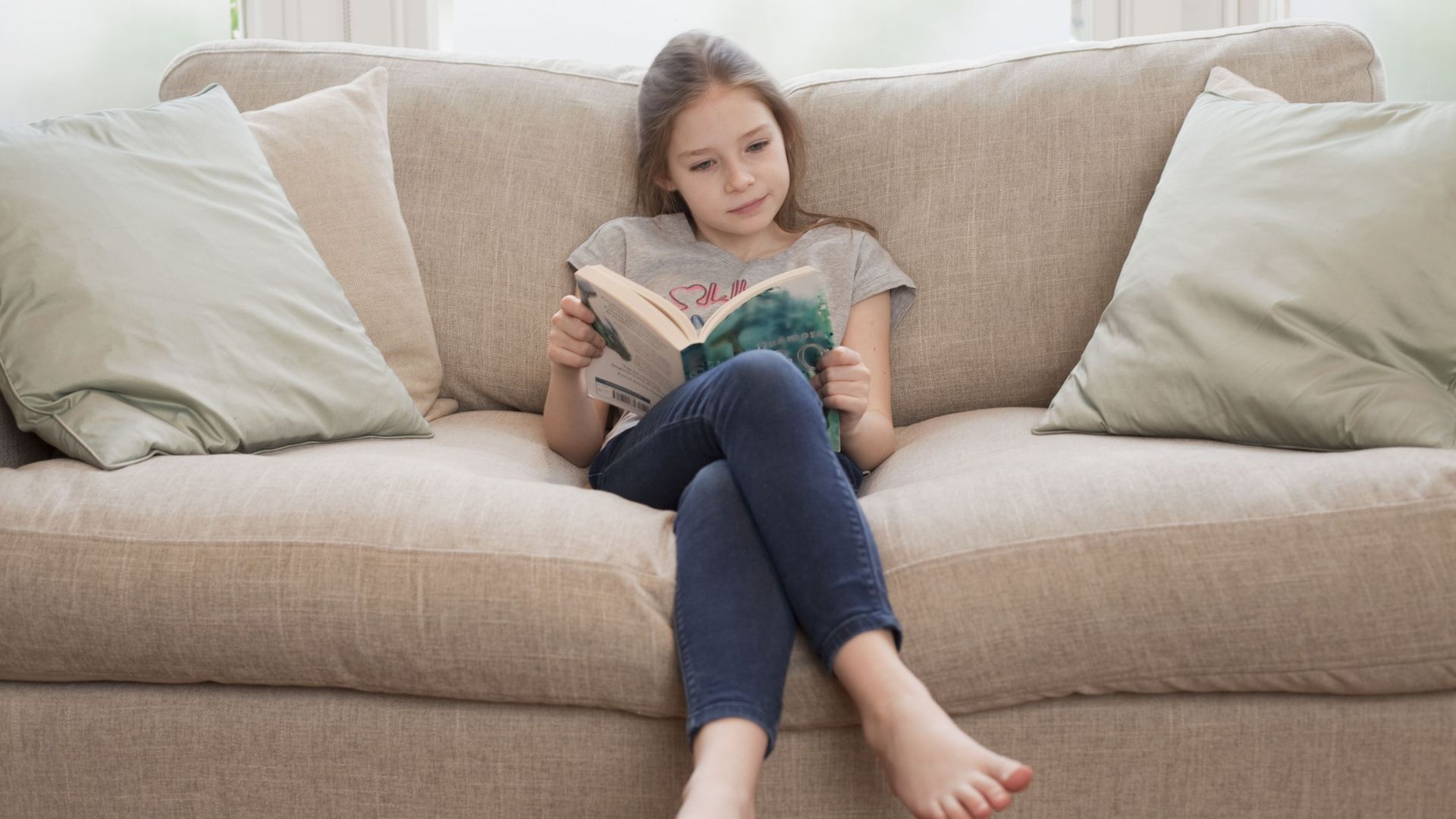 Les jeunes lisent moins, et moins longtemps, comment inverser la tendance ? - RTBF Actus