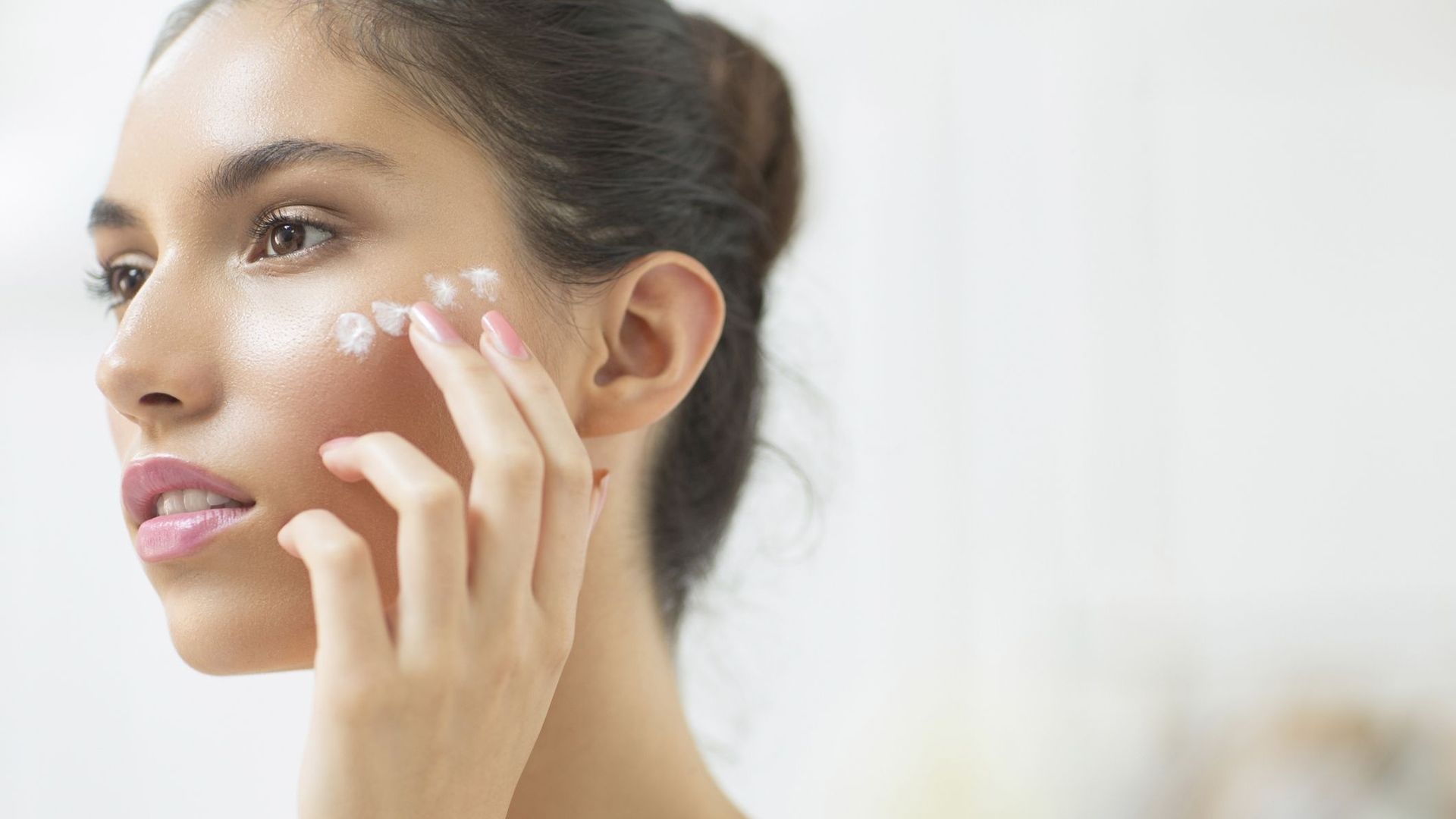 Le 'bone tapping', cette méthode naturelle qui réduirait les rides ...