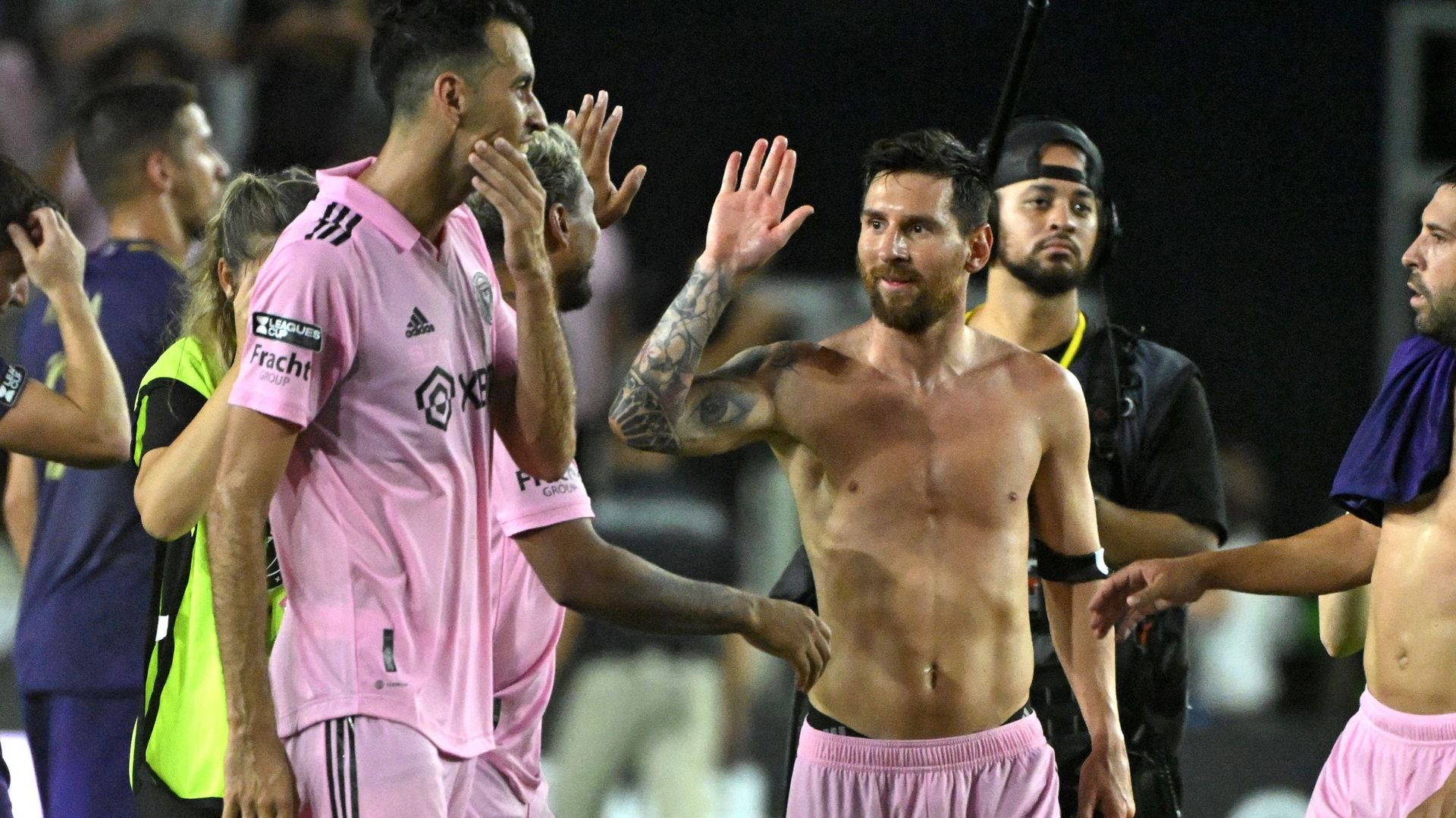 Lionel Messi remet ça : il inscrit un coup franc canon et offre les ...