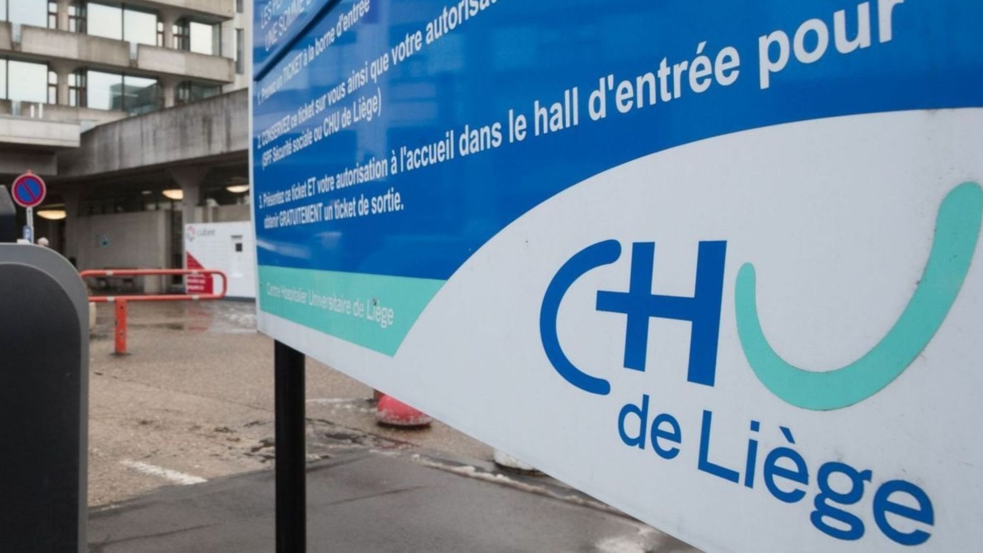 Liège : Les manifestants contre le centre fermé de Vottem reprochent ...