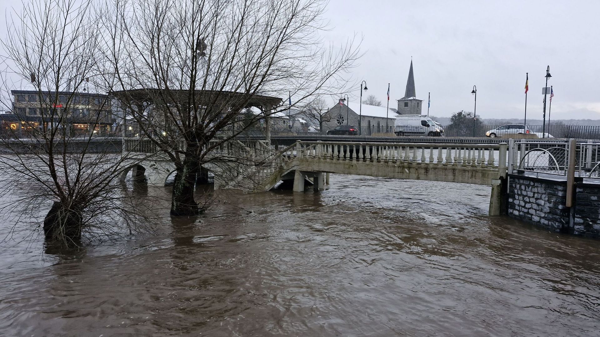 'C’est catastrophique' : des inondations inexpliquées poussent à bout ...