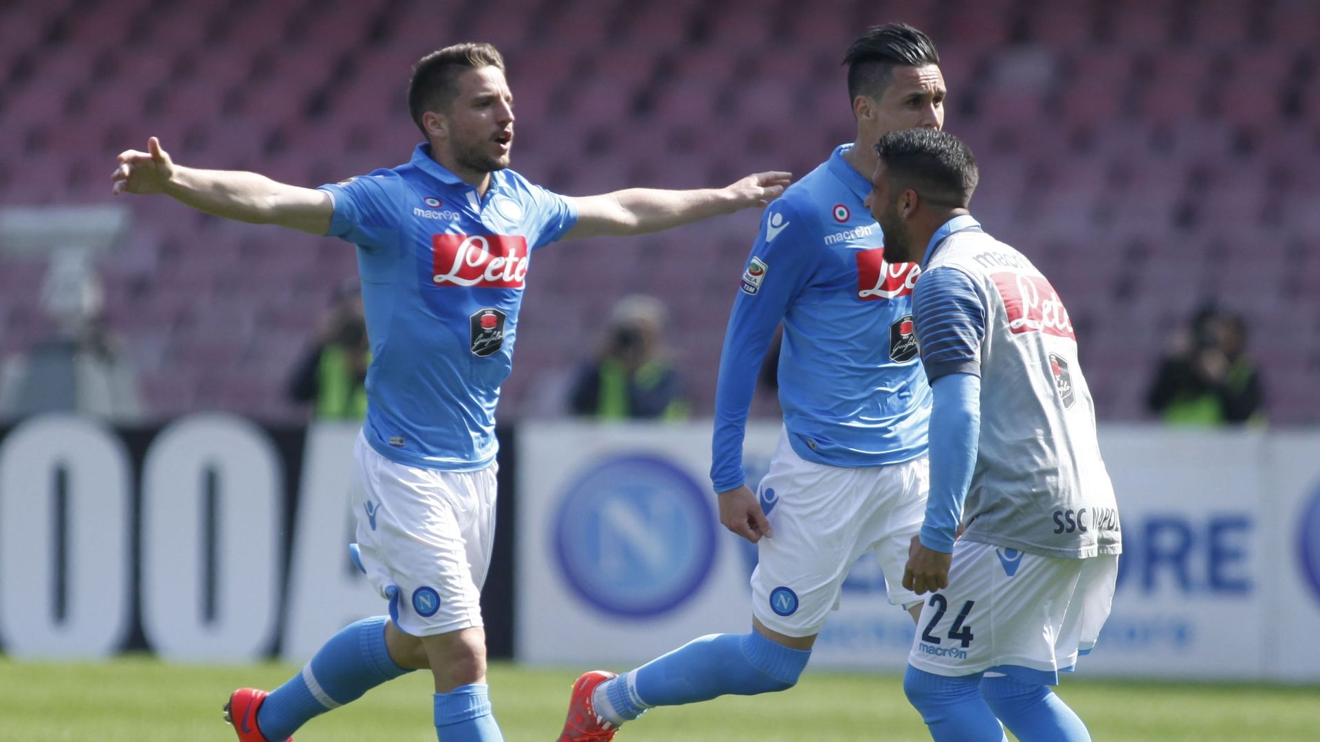 Mertens double buteur, Lestienne titulaire avec le PSV - RTBF Actus