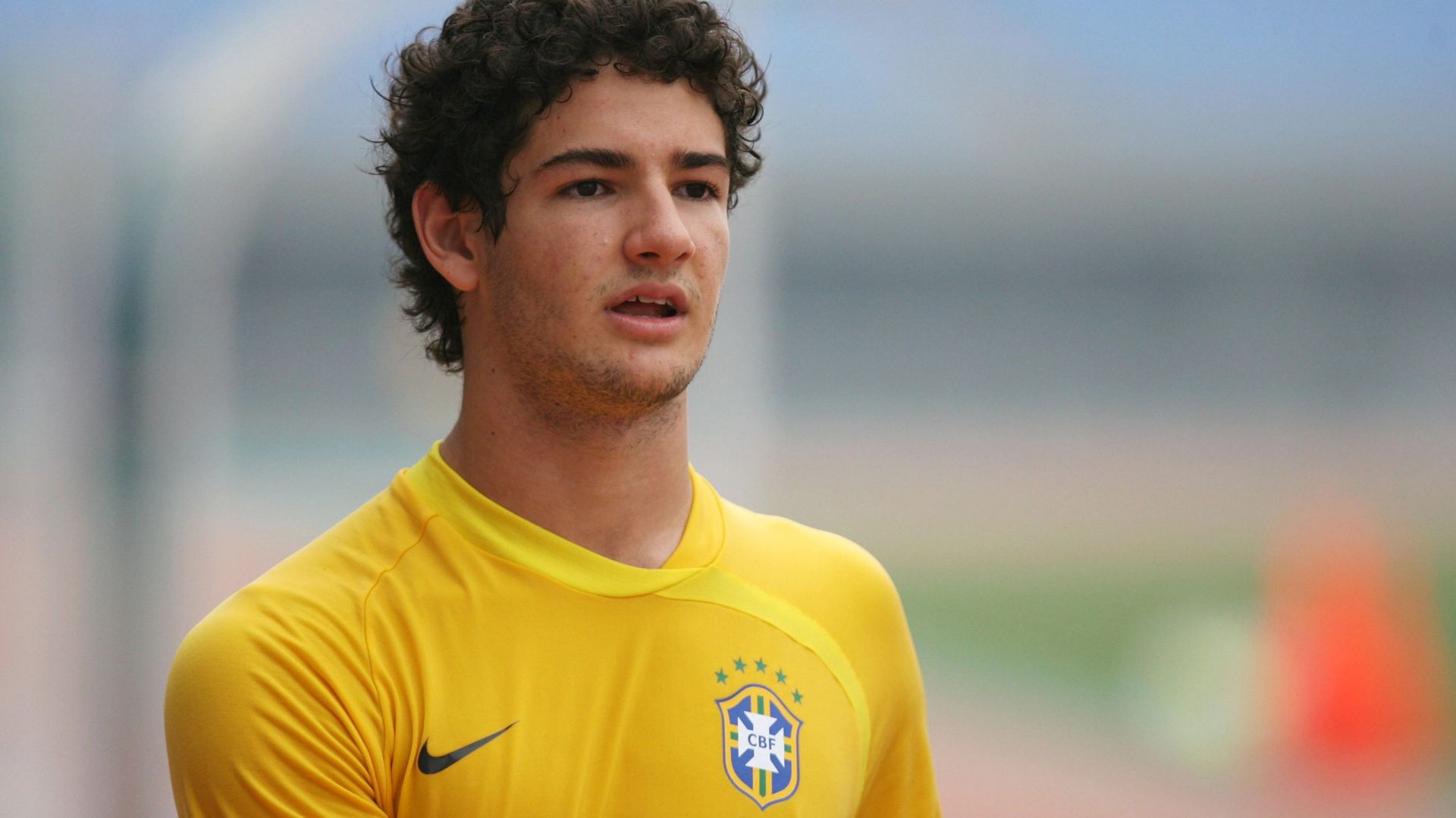 Pato out pour un mois