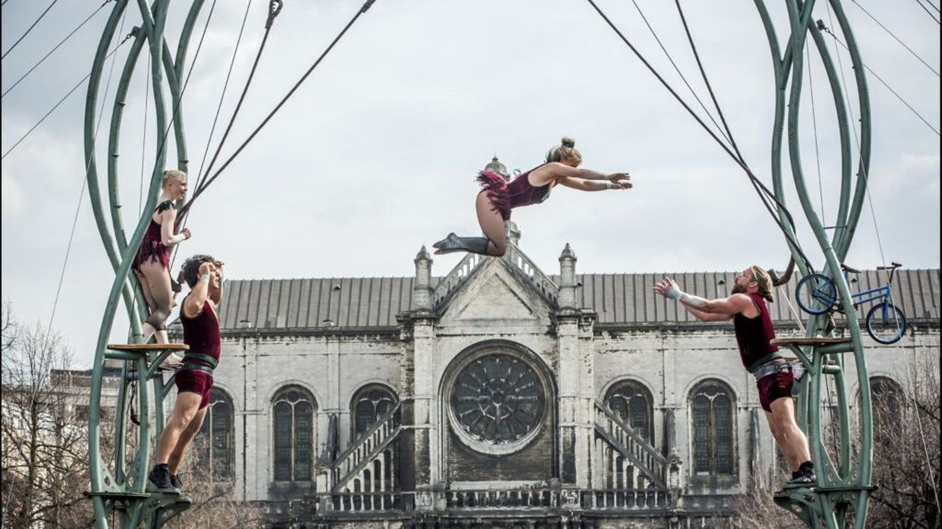 Un cirque en plein air et inclusif : le festival Hopla! reprend ses ...