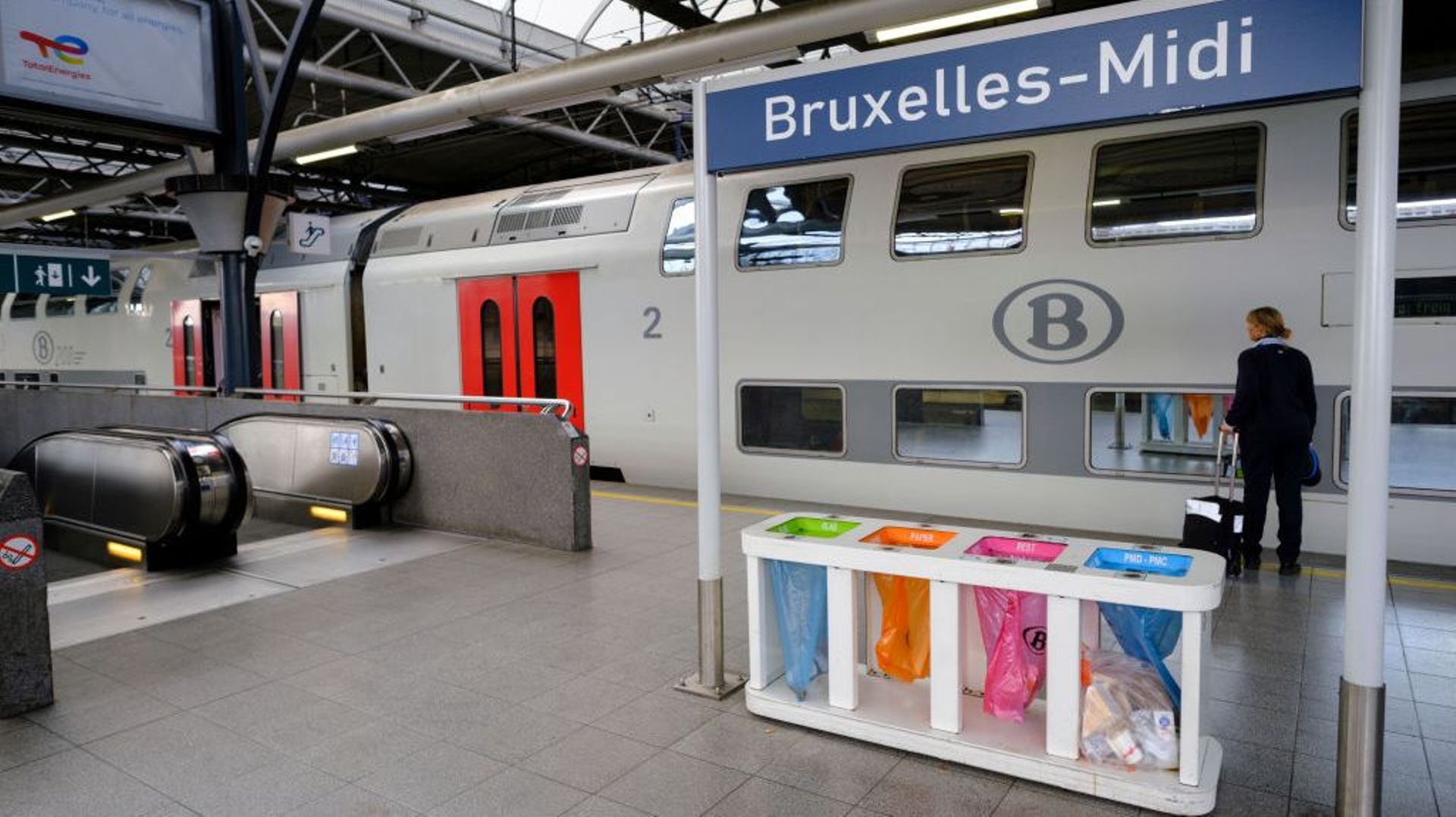 Le trafic des trains brièvement interrompu à la gare de Bruxelles-Midi - RTBF Actus
