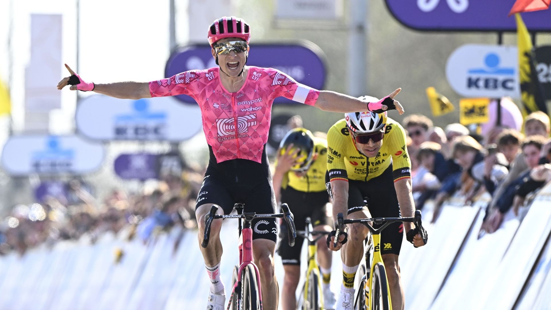 Catastrophe pour Wout van Aert : il chute et abandonne À Travers la ...
