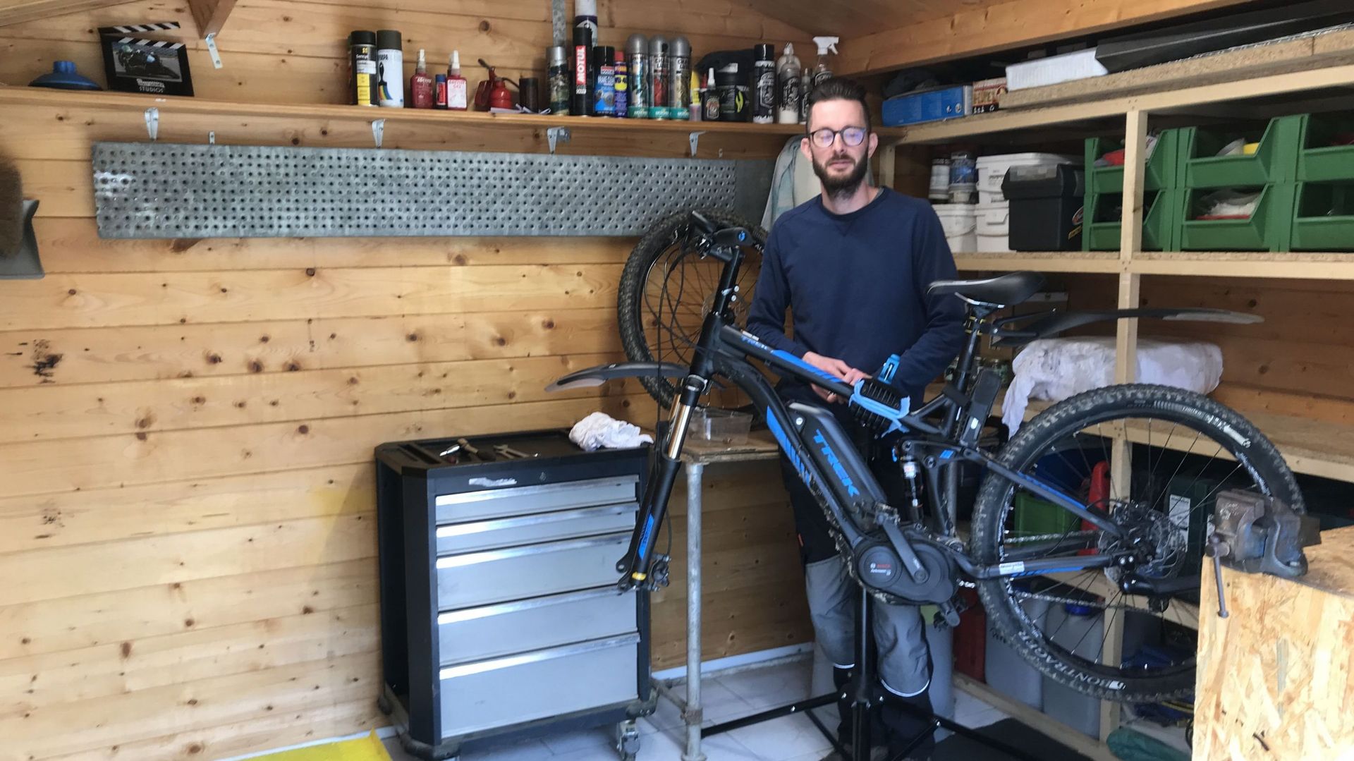 Mathieu, fan de deux-roues, a fait de sa passion son métier à Héron ...