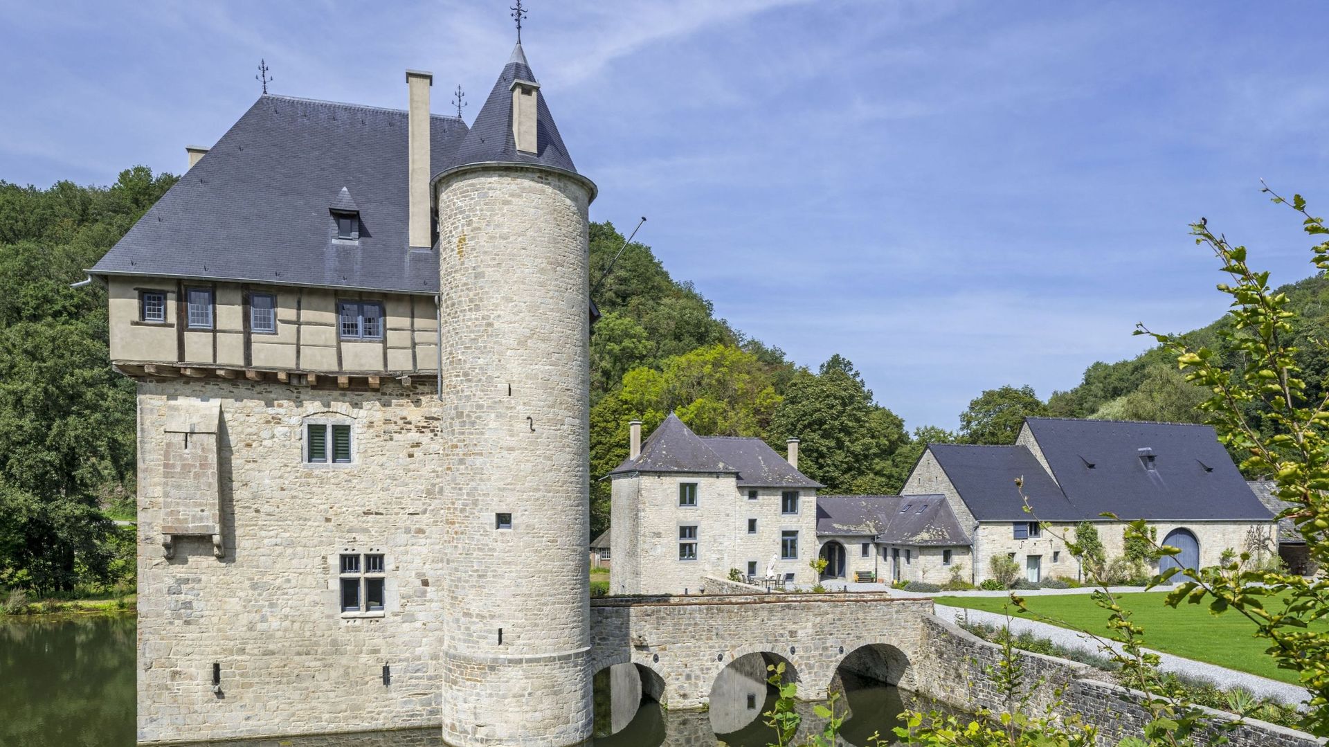 Nouveau parking pour motorhomes à Houyet : Un atout touristique pour la ...