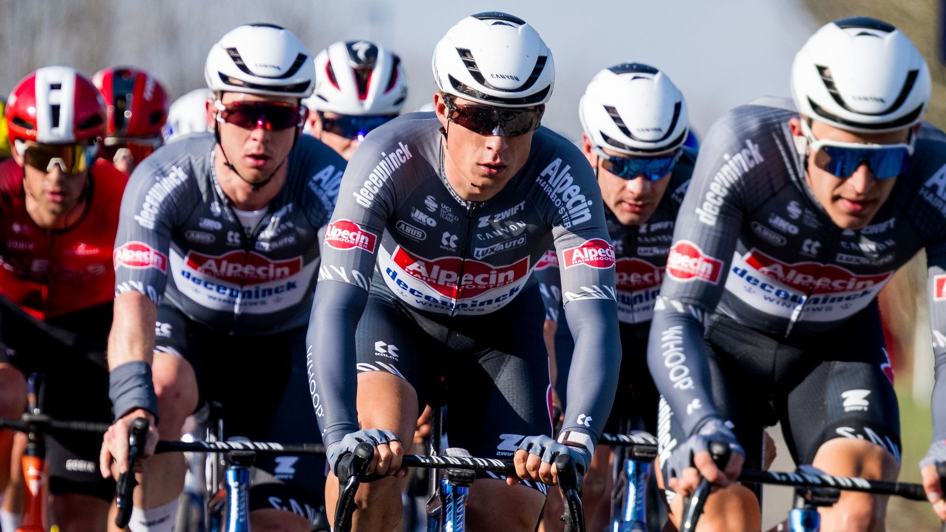 Tour de France 2025 : revivez la présentation des coureurs sur la Grand ...