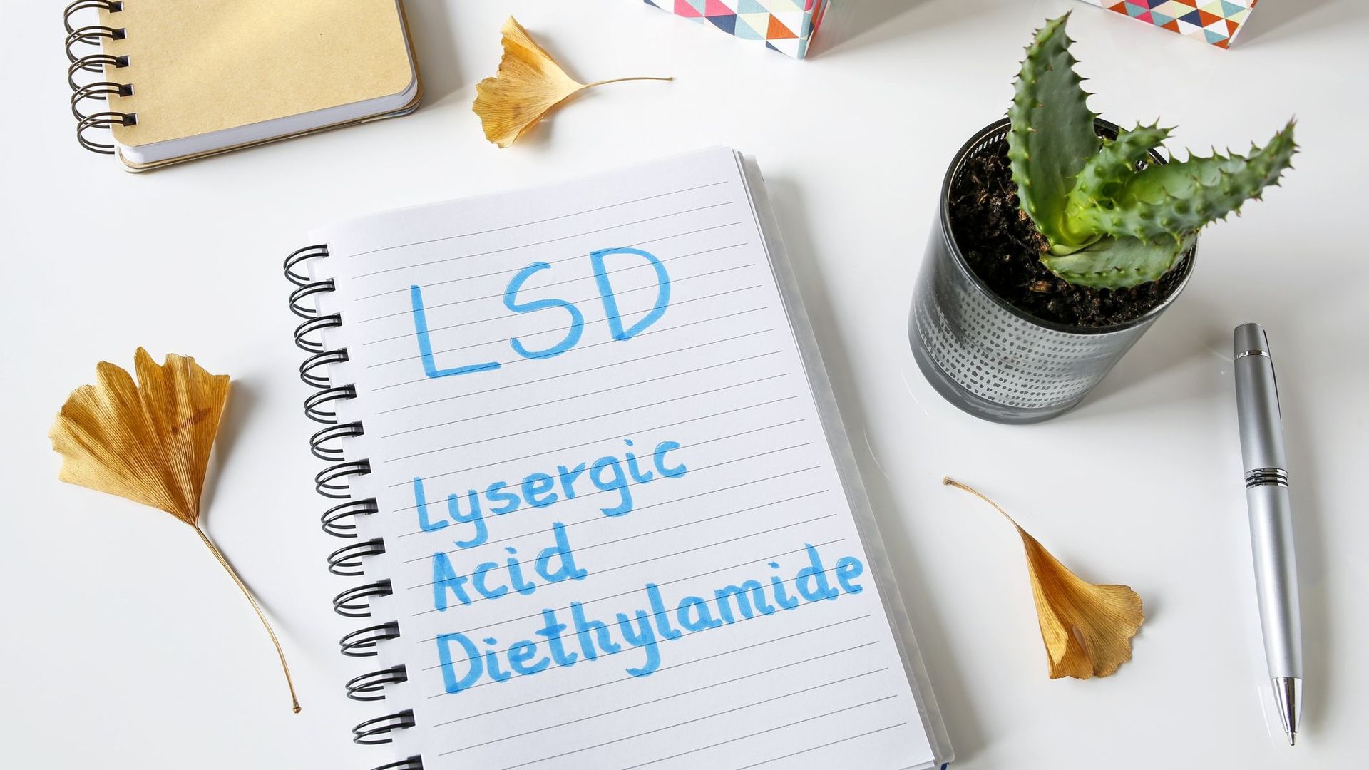 Recherche médicale: vers un retour en grâce pour le LSD? - RTBF Actus
