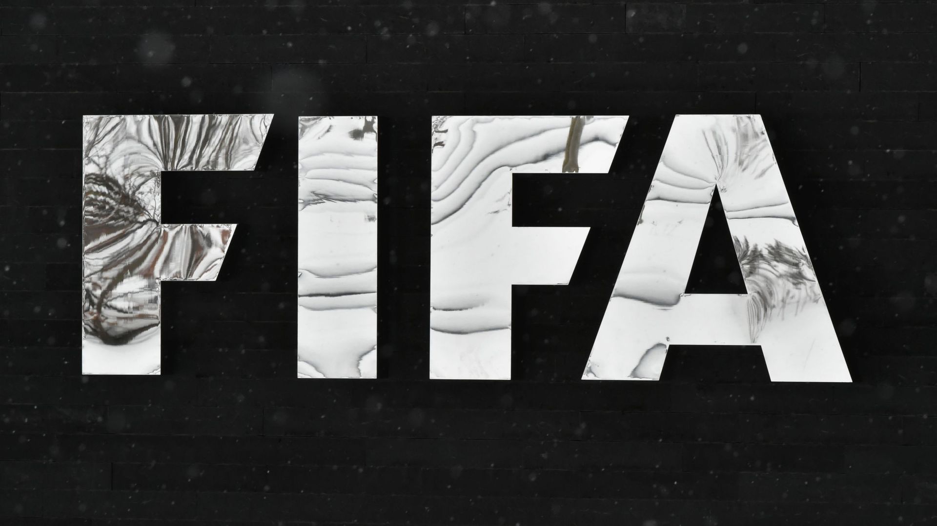 La FIFA réagit aux révélations du Football Leaks: 'Aucune violation de ...
