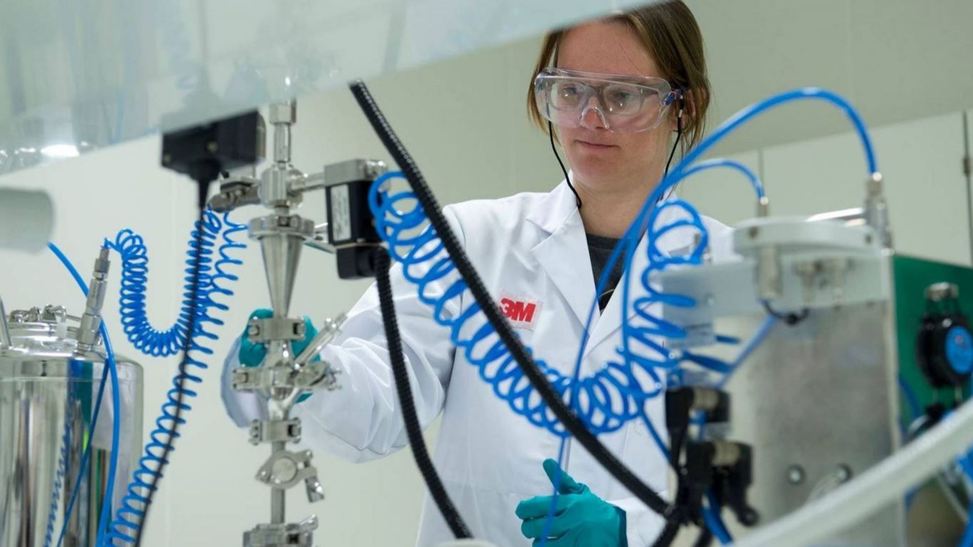 Action des travailleurs de 3M Nivelles devant le siège de Diegem - RTBF ...