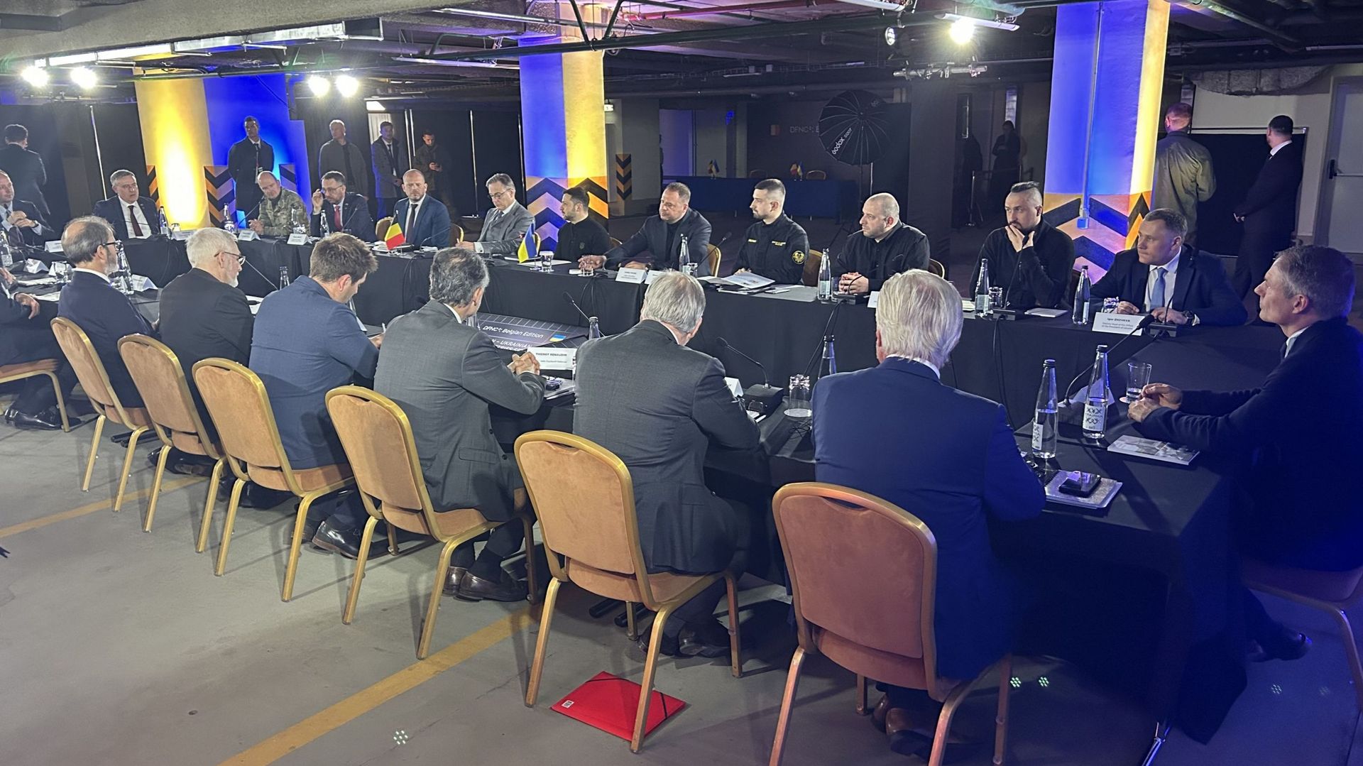 Dans un bunker de Kiev, Bart De Wever et dix patrons du secteur de la ...