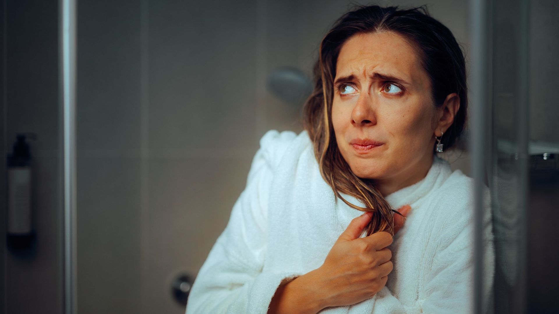 Pourquoi frissonne-t-on quand on sort de la douche ? - RTBF Actus