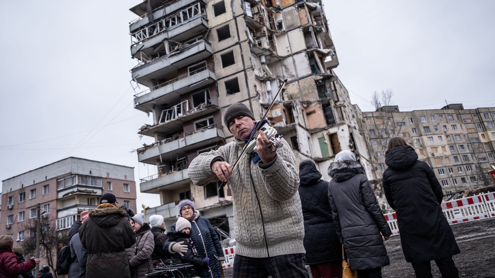 'Ukraine, La vie en guerre', un reportage de Virginie Nguyen Hoang, à ...