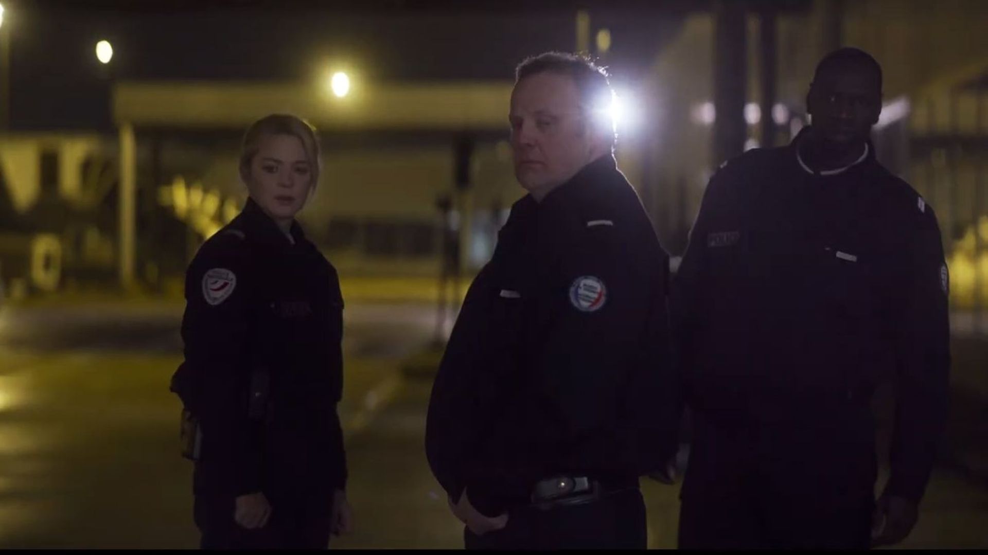 Virginie Efira et Omar Sy en uniforme dans la bande annonce de 'Police ...