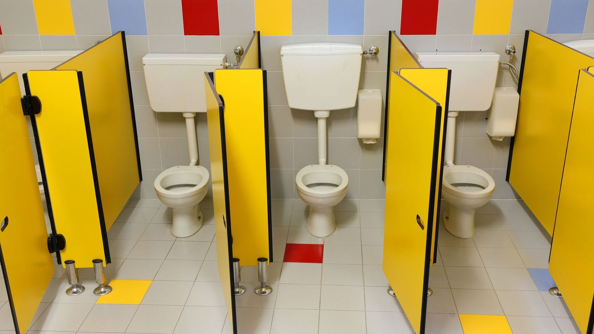 Débat : aller aux toilettes à l’école, est-ce un stress ? - rtbf.be