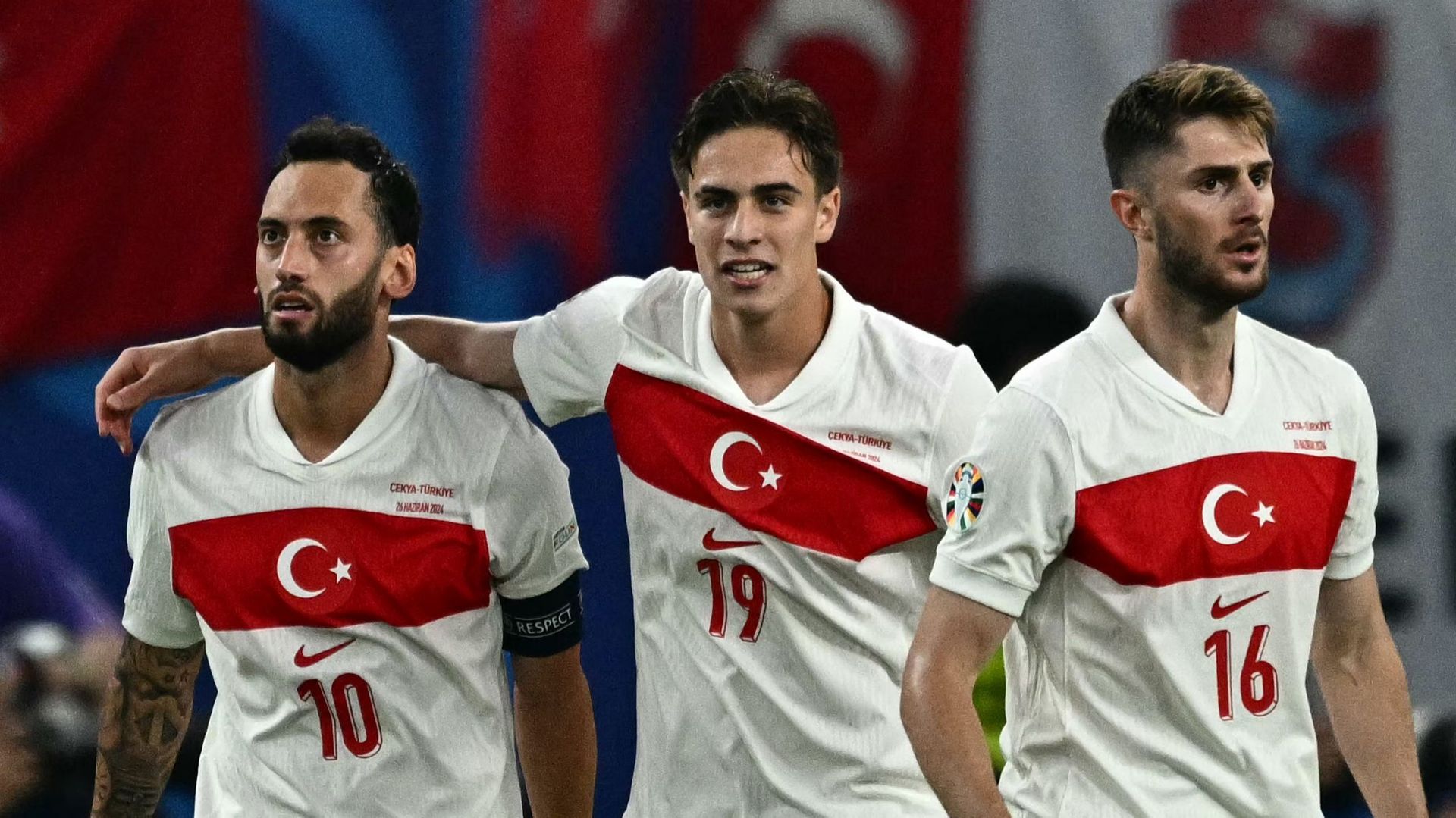 Euro 2024 : en supériorité numérique, la Turquie bat la République ...