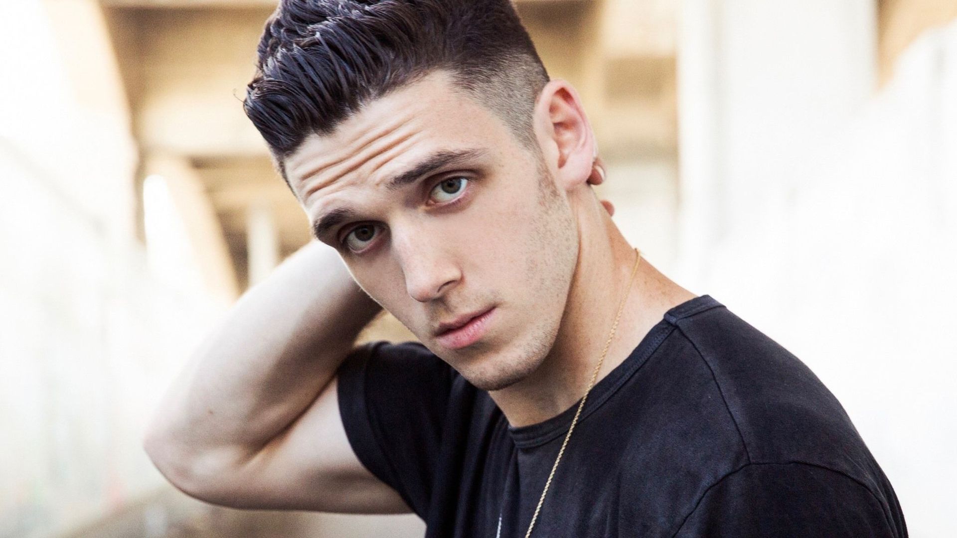 Lauv dévoile un nouveau titre inspiré par une note laissée par un fan ...