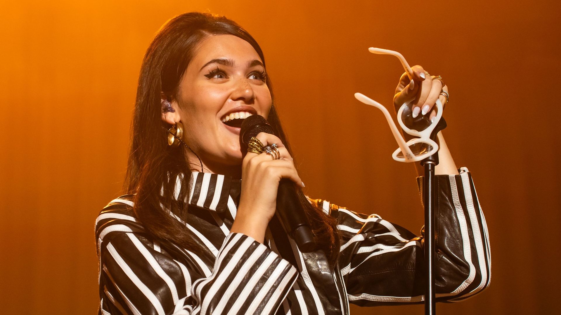 Découvrez 'Die on this Hill' de Sienna Spiro ainsi que nos autres ...