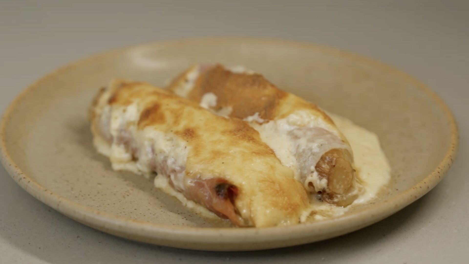 Un incontournable de la cuisine belge : le chicon au gratin de Carlo ...