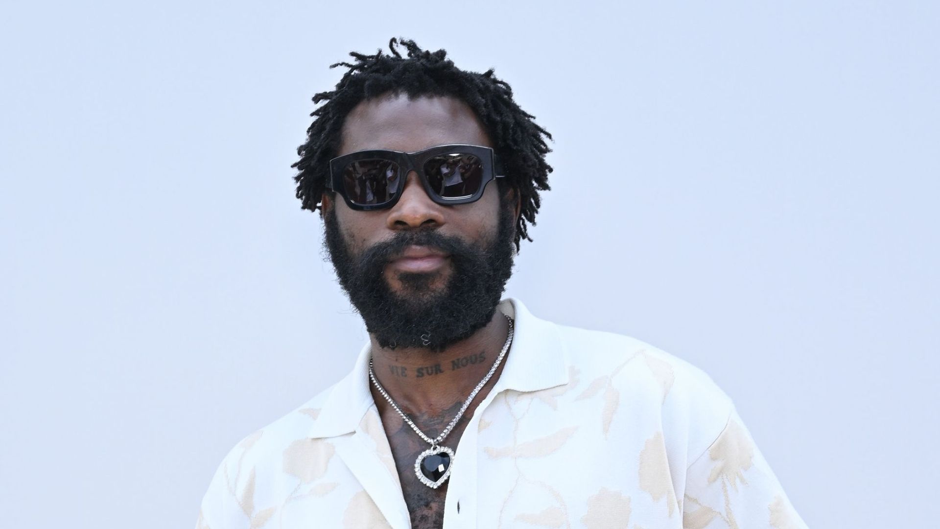 À Paris, Damso fait écouter 'BEYAH' à 1300 fans et annonce la fin du format album - RTBF Actus