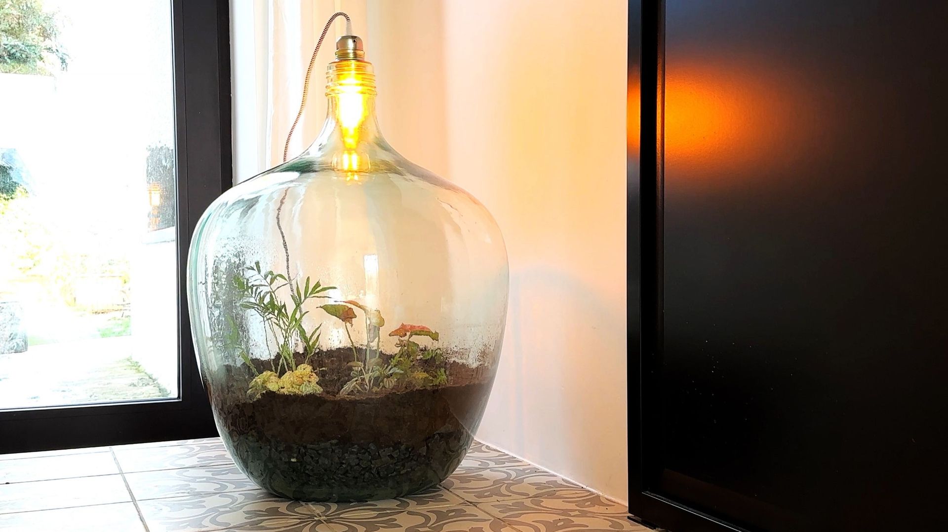 Des idées pour intégrer des dames-jeannes dans votre déco - RTBF Actus