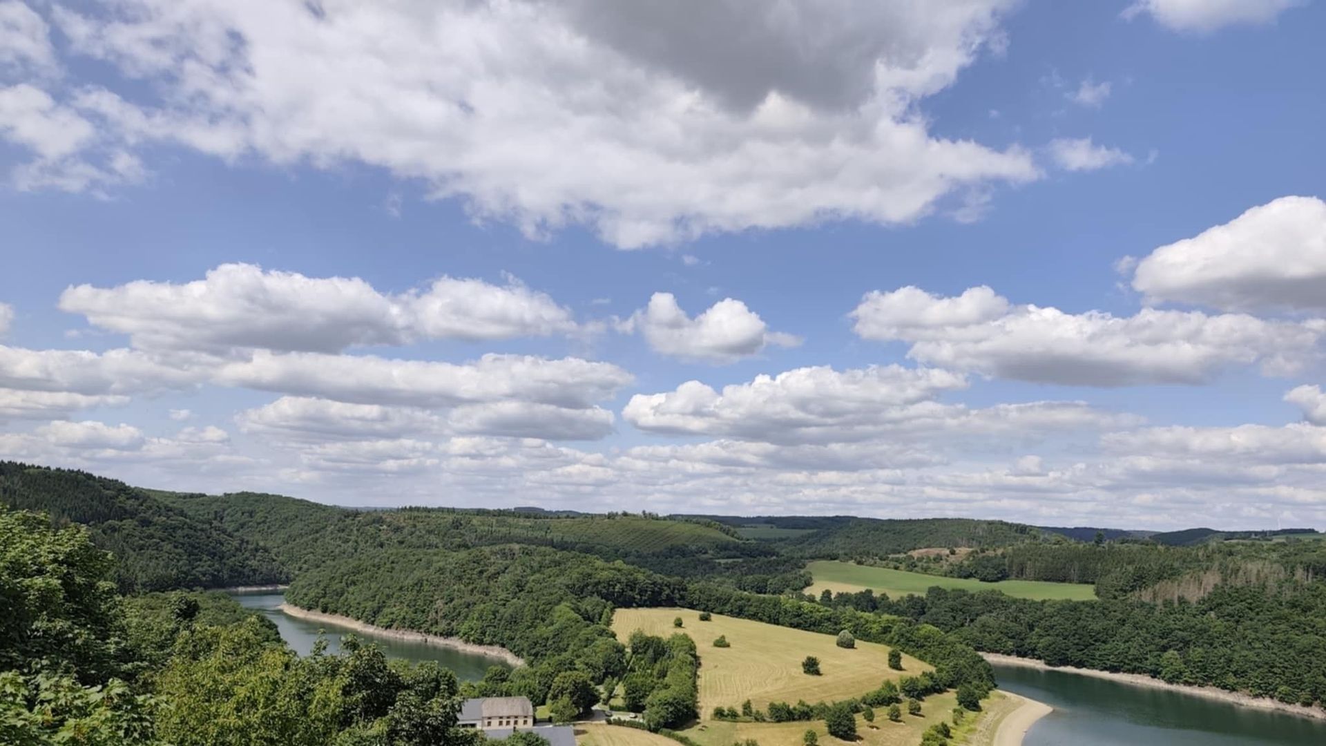 Météo en Belgique : encore un peu plus doux ce vendredi - RTBF Actus