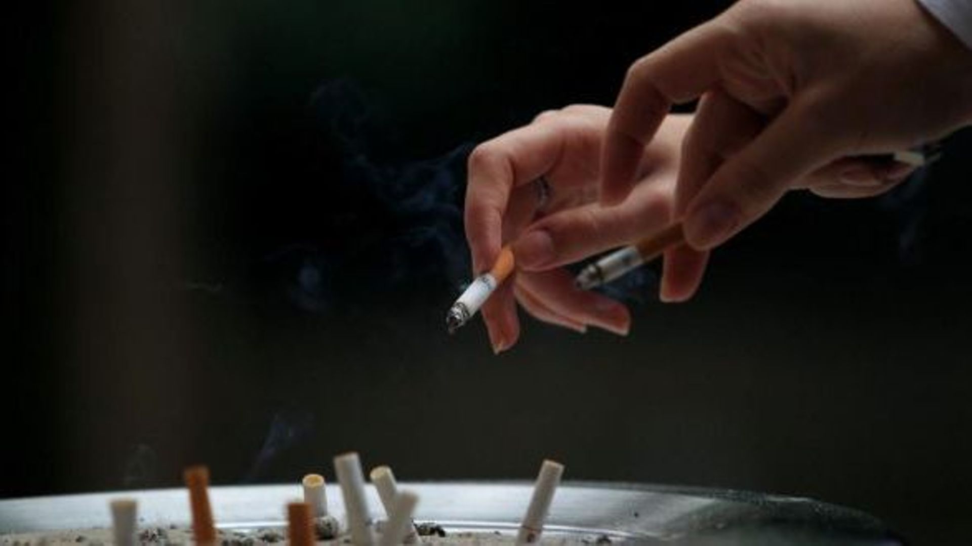 Les règles vont être assouplies pour fumer en terrasse - RTBF Actus