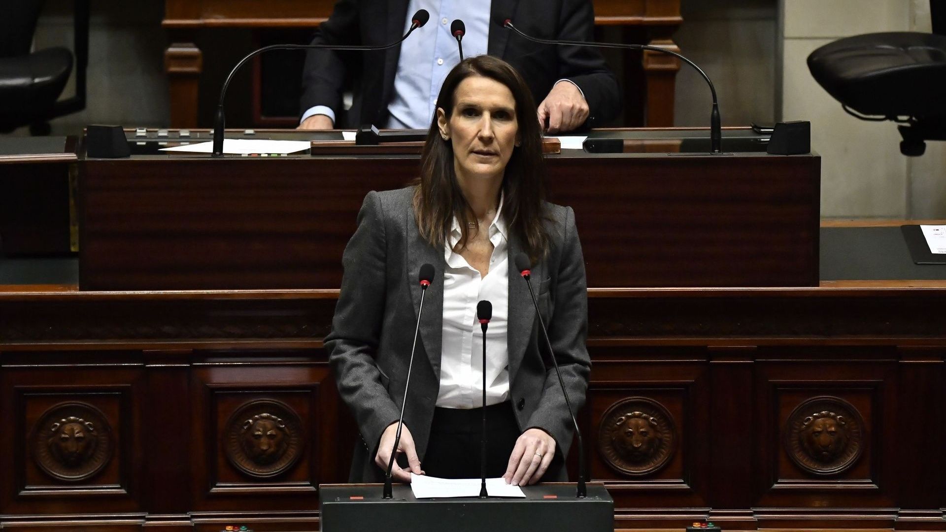 Gouvernement Wilmès : émotion et soutien de neuf partis du Parlement ...