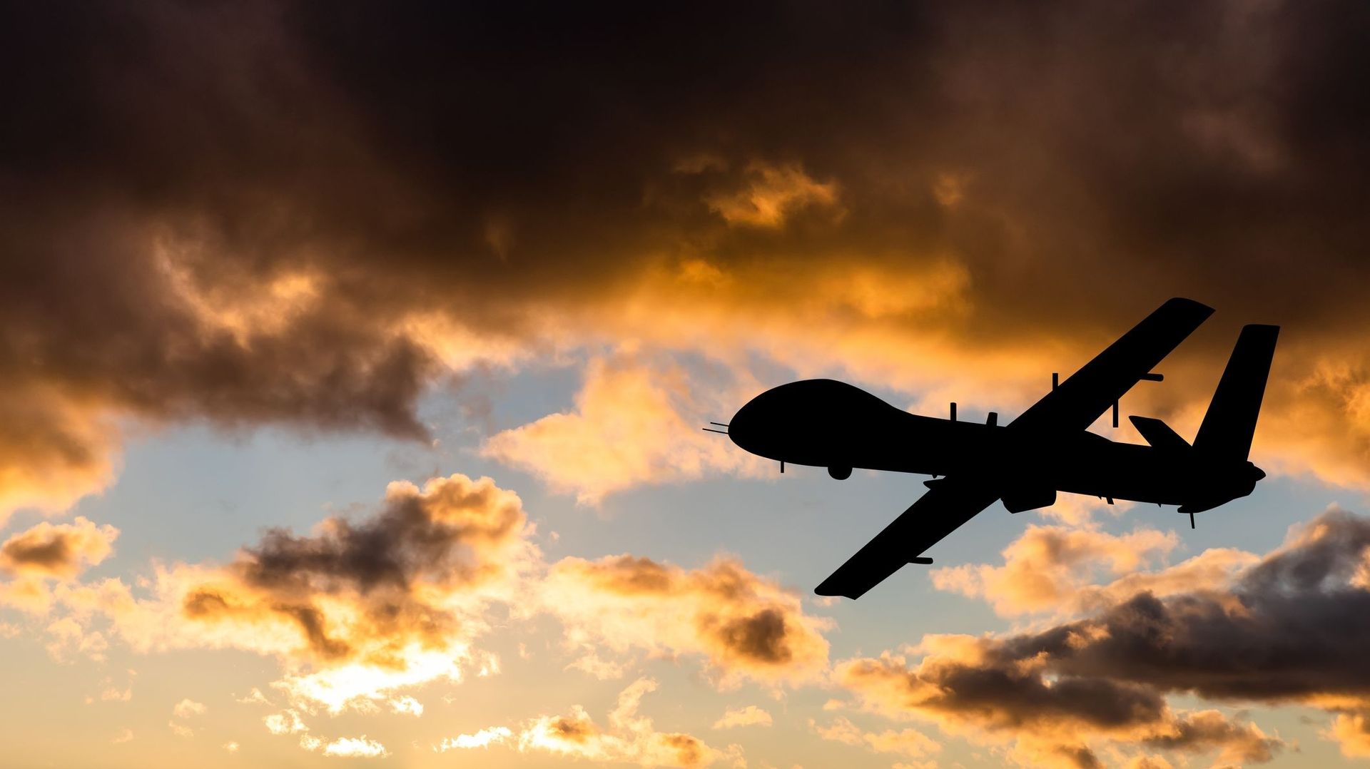 Guerre en Ukraine : l'Ukraine indique avoir frappé en Russie un dépôt pétrolier et une usine ...