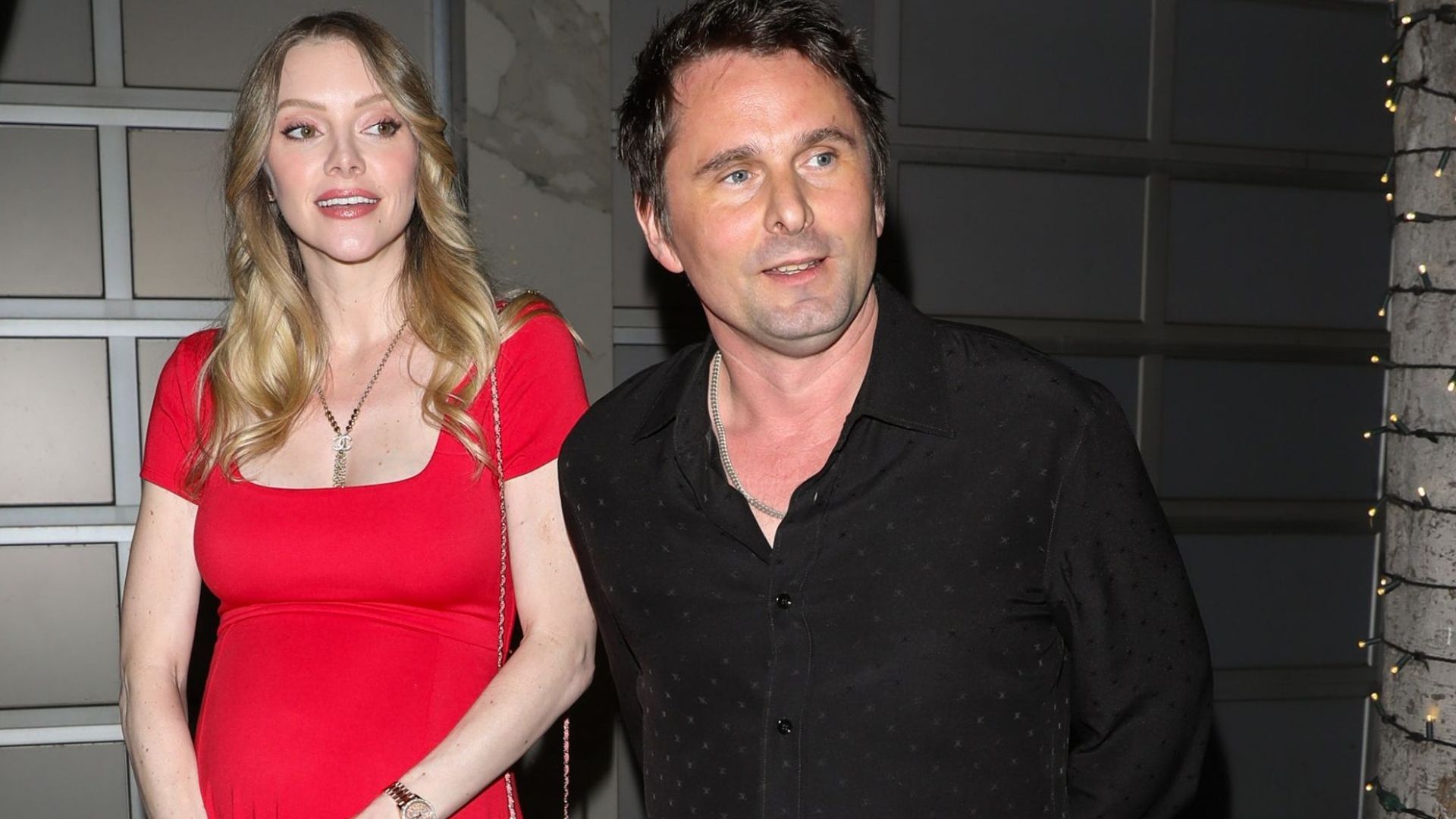 Muse : Matt Bellamy, à nouveau père, révèle avec sa femme l’origine du ...