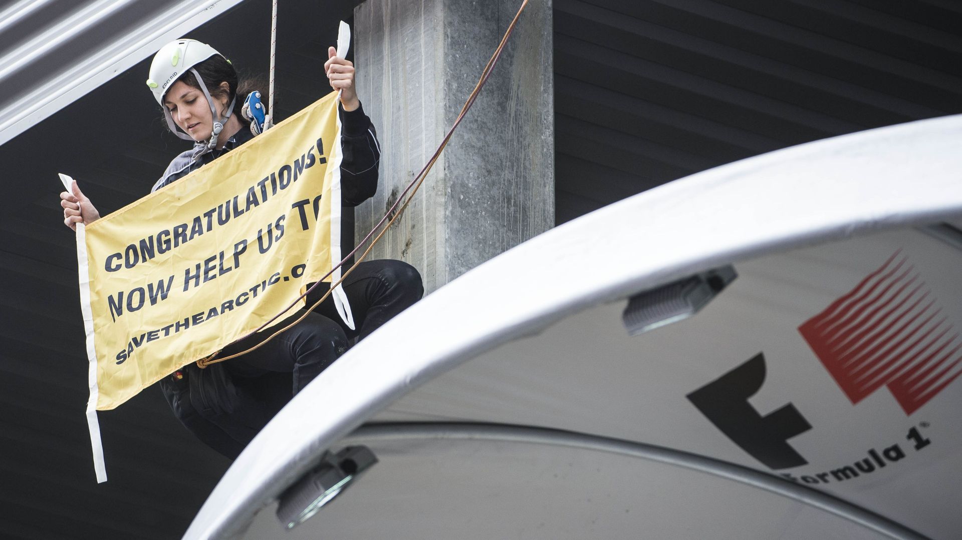 Greenpeace proteste contre les forages de Shell en plein Grand Prix de ...