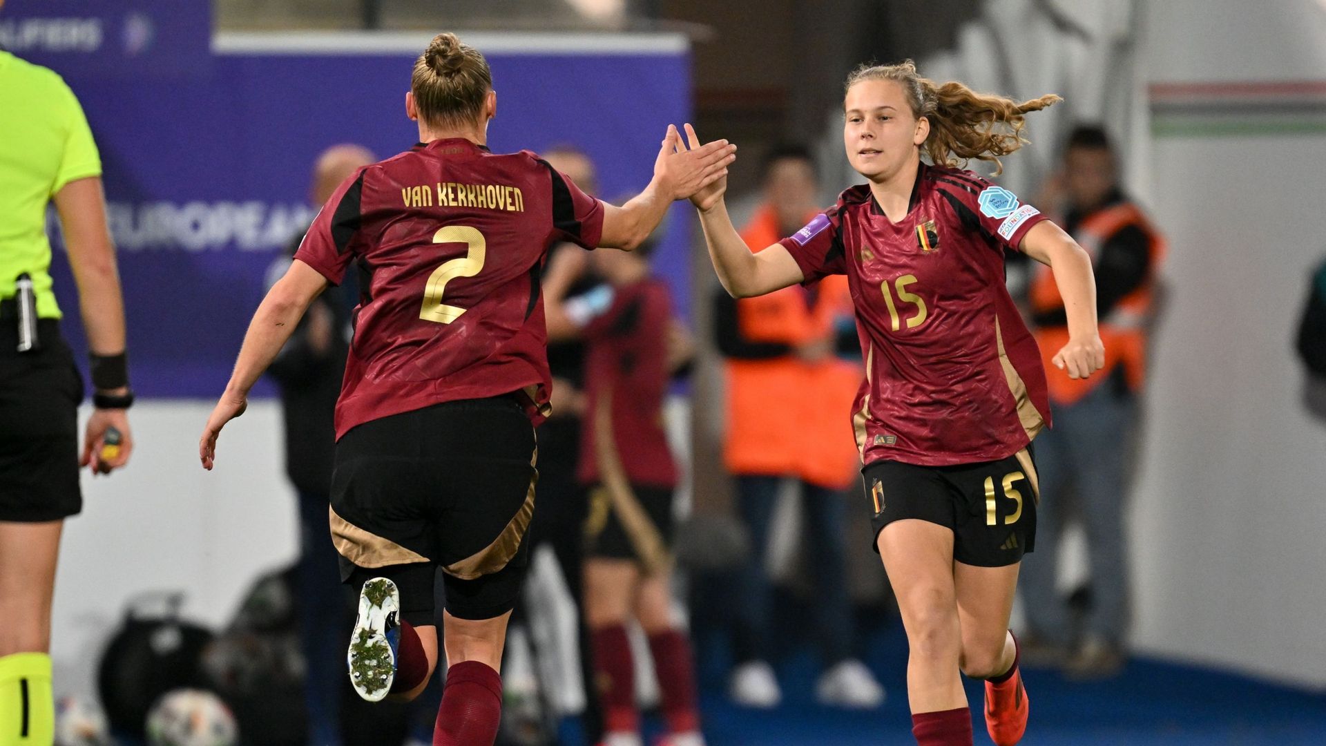 Des Red Flames orgueilleuses battent les championnes d’Europe anglaises ...