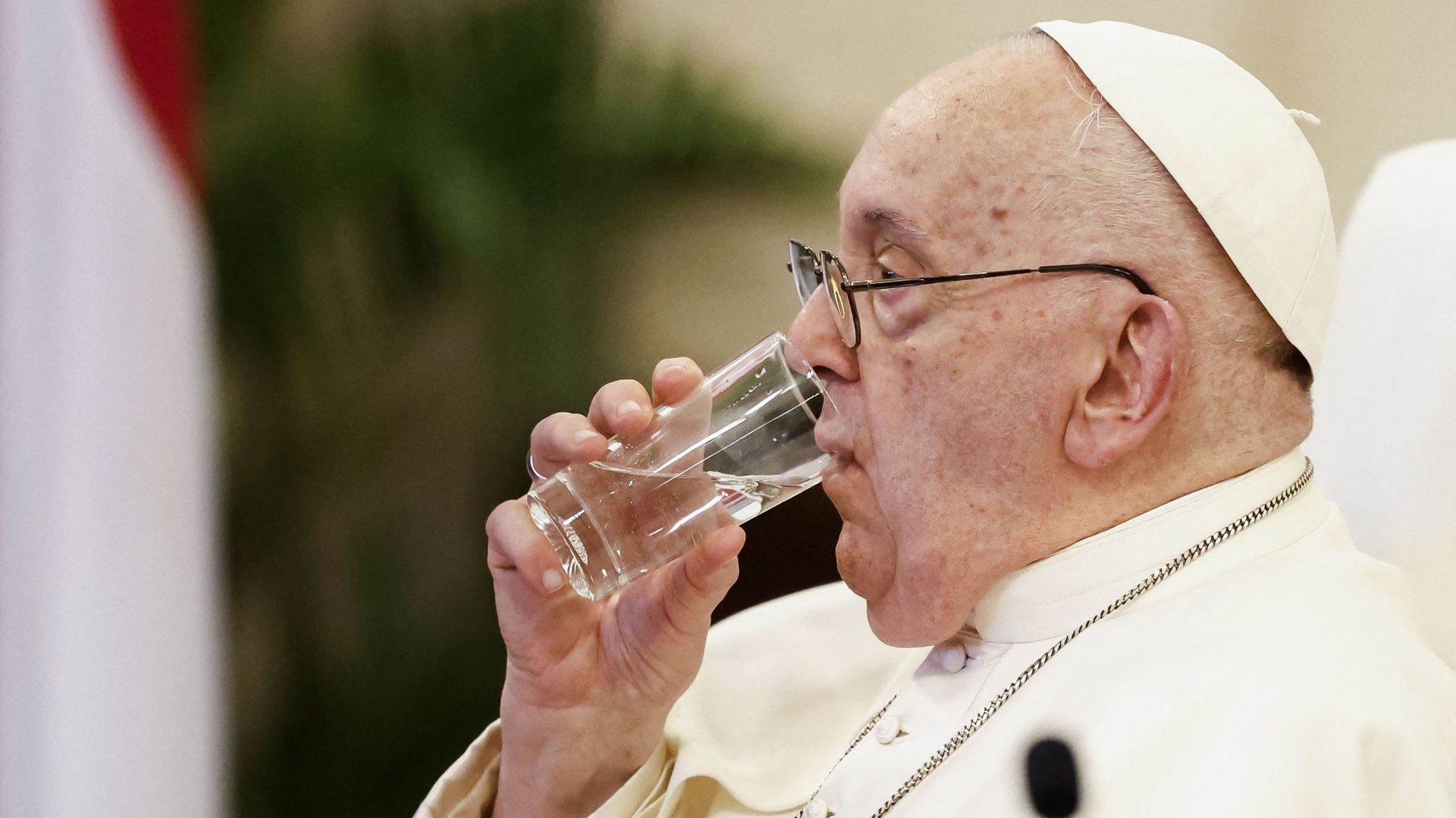 Le pape François, dont l’état s’améliore, 'a bien dormi et se repose ...