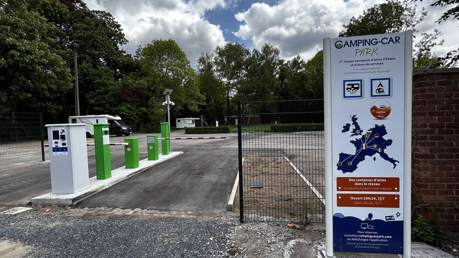 Sweetmirandaa03 nopor about five-foot-four 120 lbs with