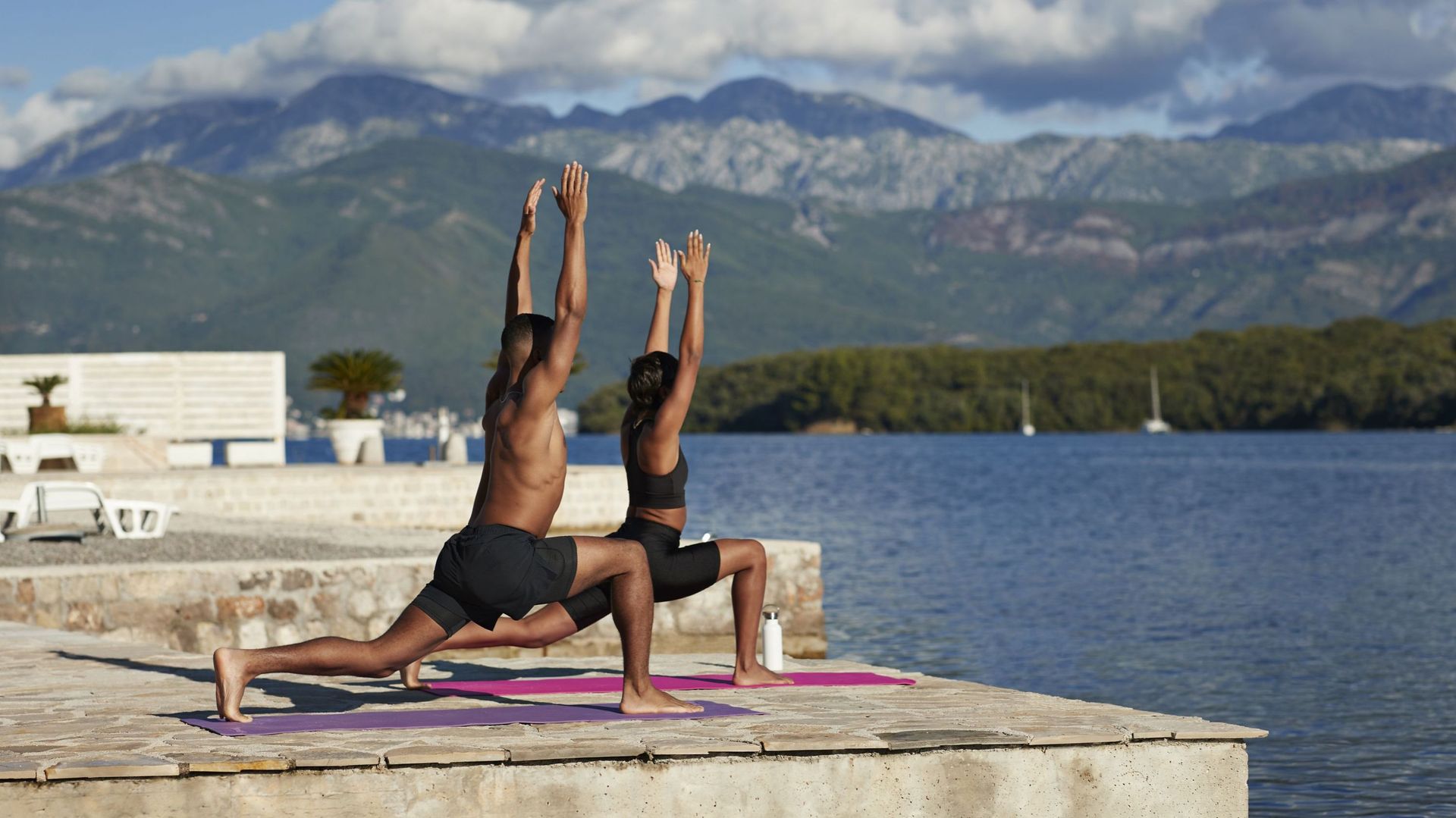 3 postures de yoga à faire pour se détendre - rtbf.be