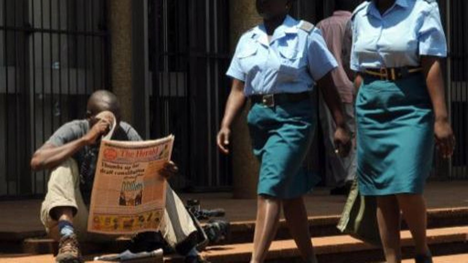 Zimbabwe: un gang de violeuses sème la panique - RTBF Actus